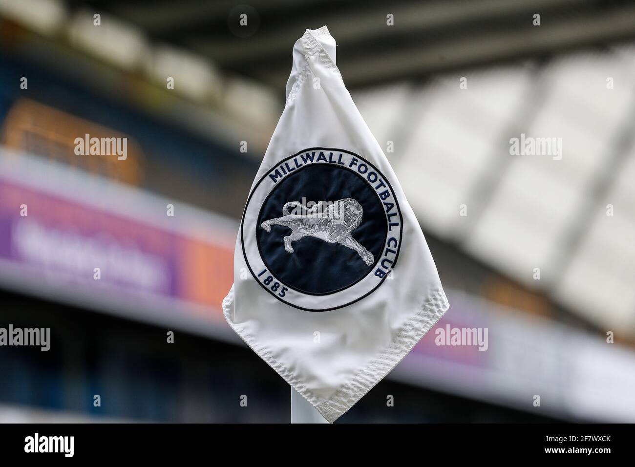 The den millwall corner flag hi-res stock photography and images - Alamy