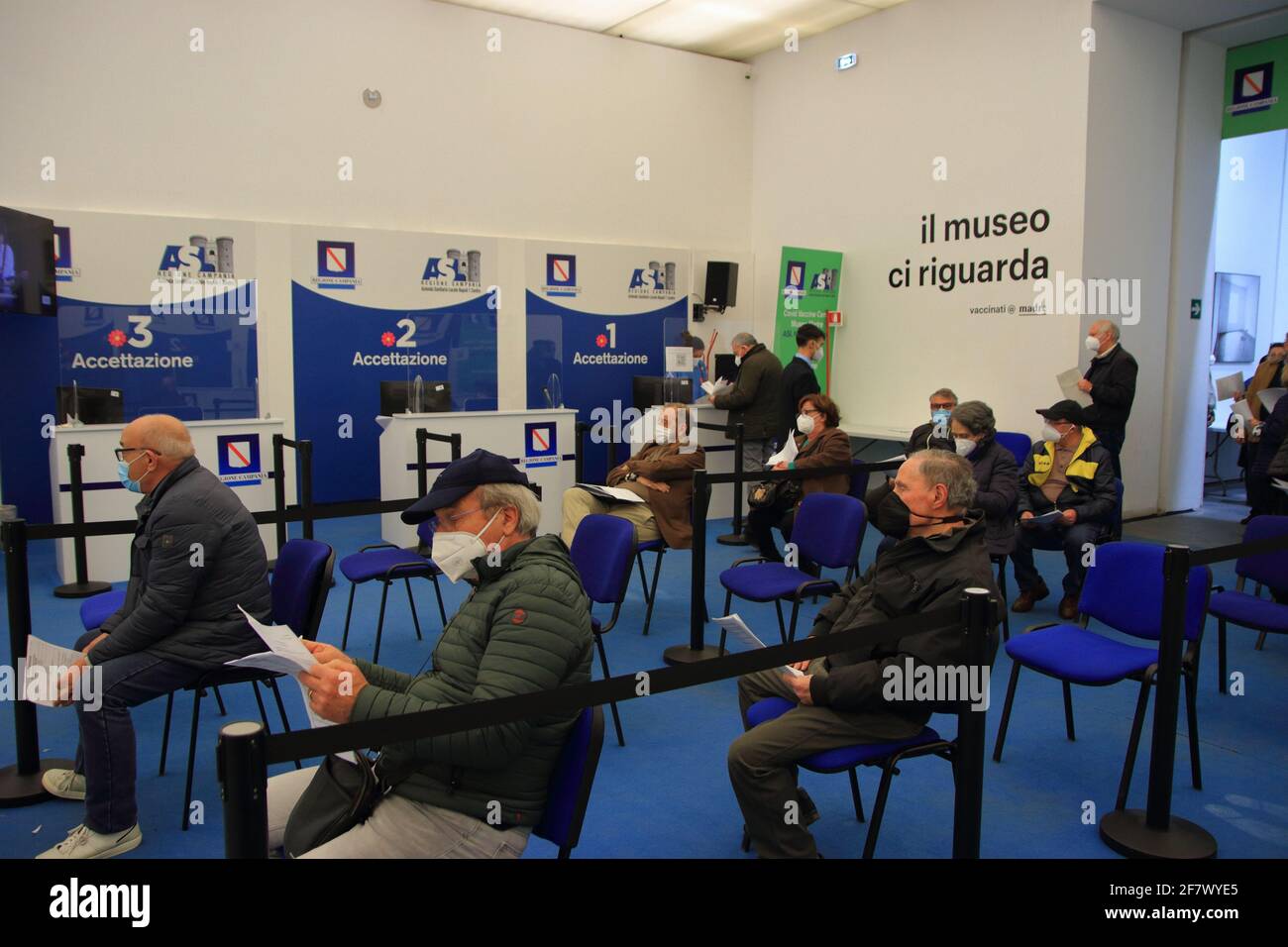 Inside the rooms hi-res stock photography and images - Alamy