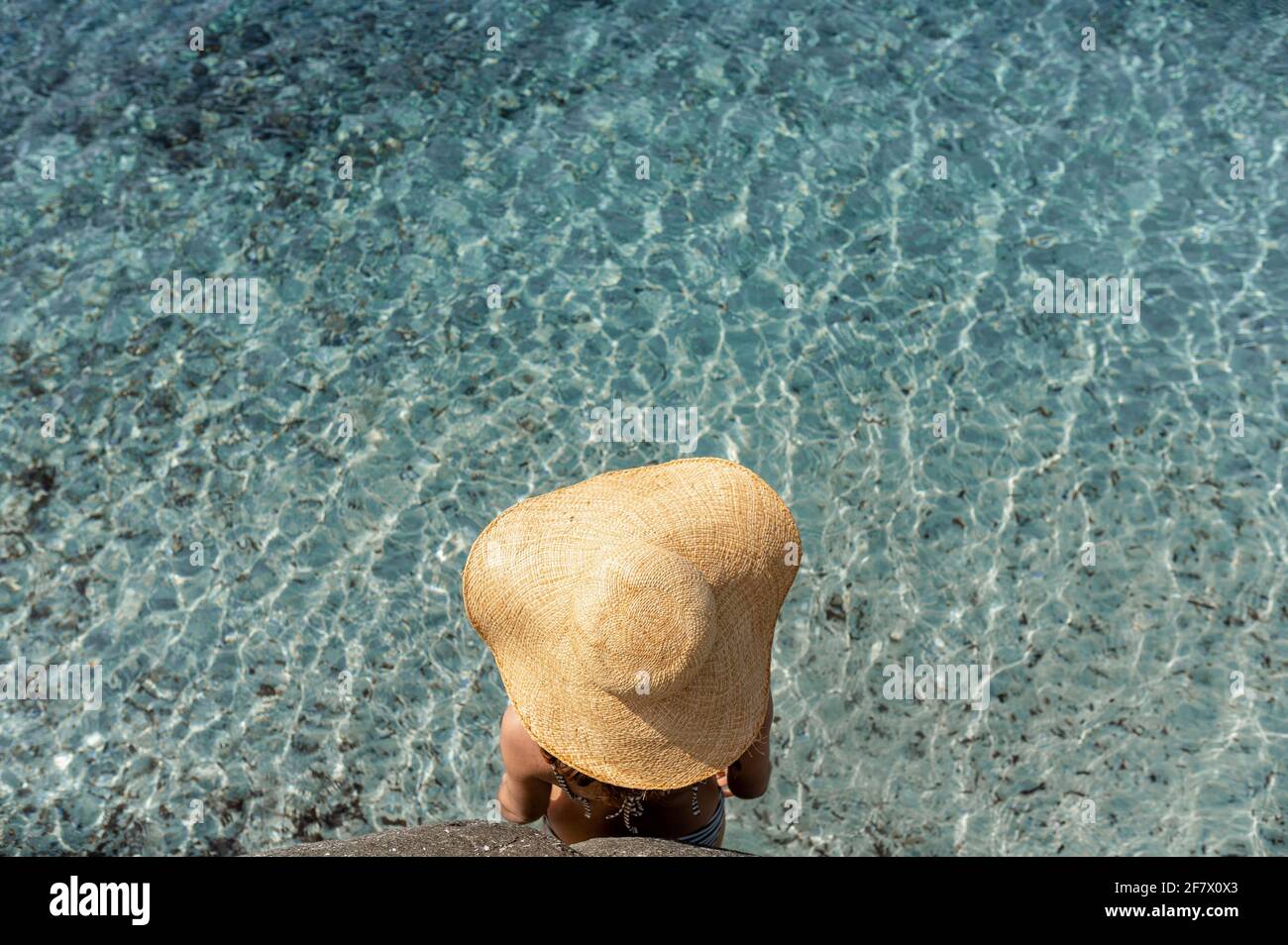 Female leaning against rock hi-res stock photography and images - Alamy