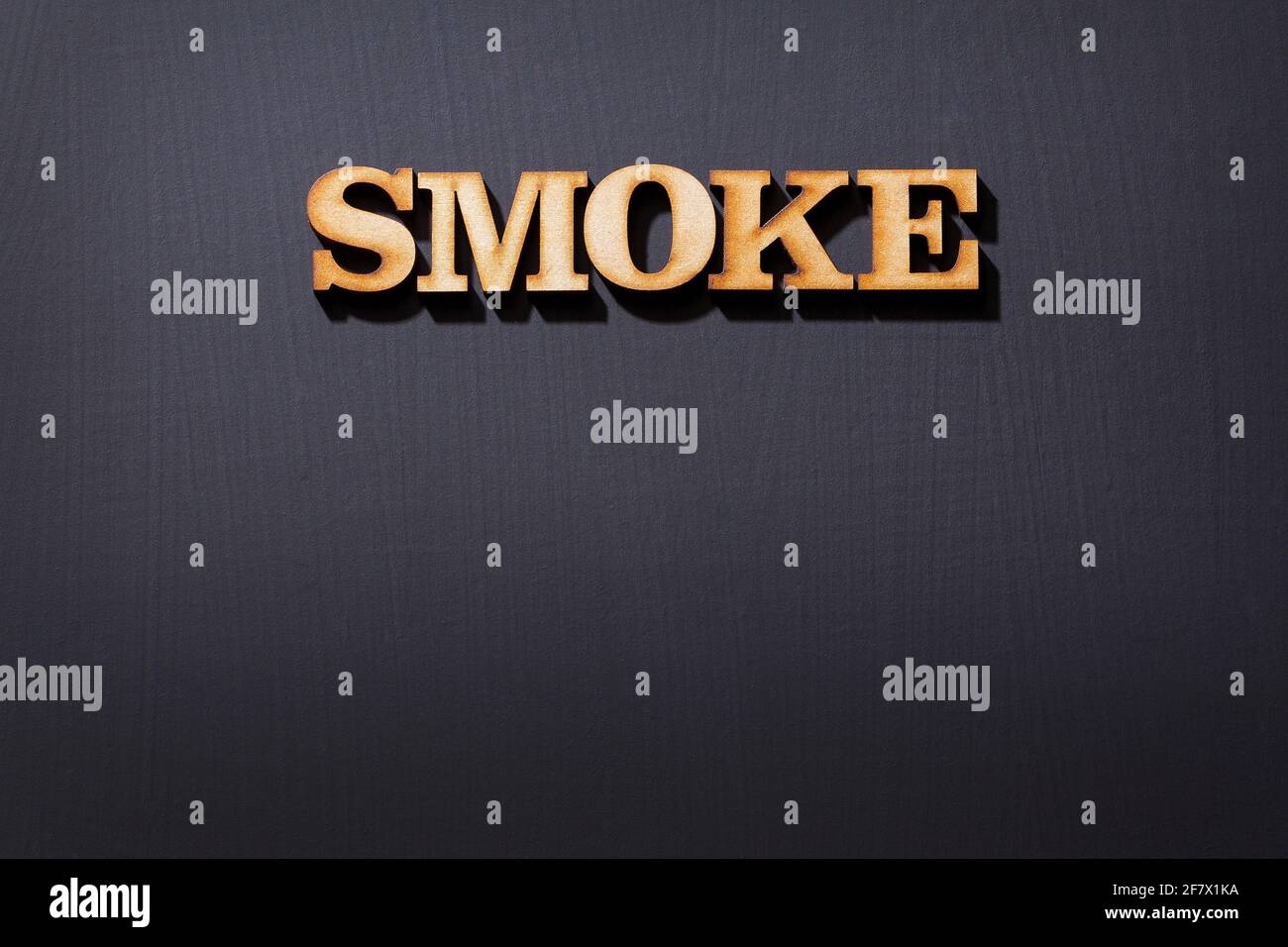 The word smoke in wooden letters - Top view Stock Photo - Alamy