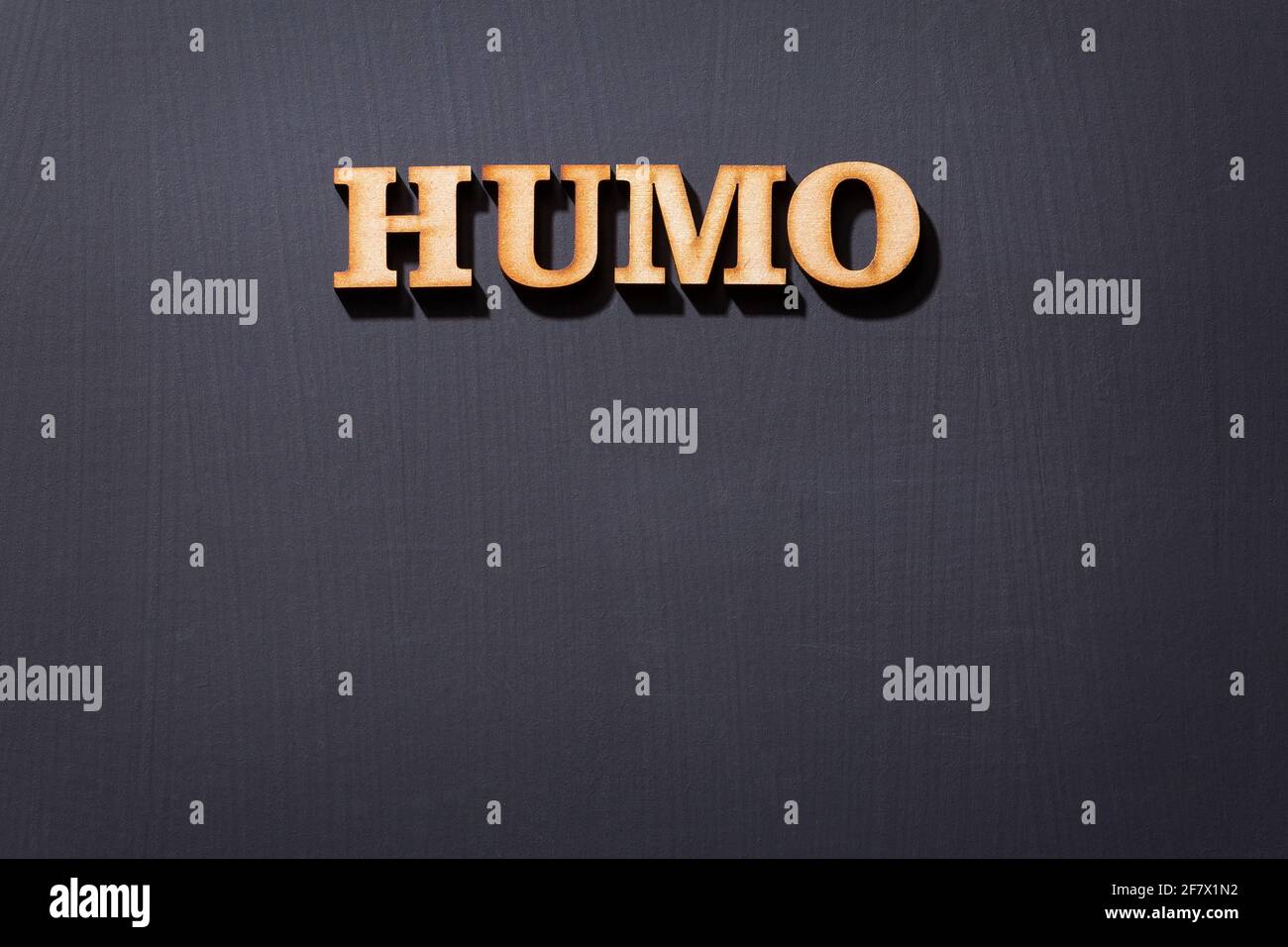 The word smoke in wooden letters - Top view Stock Photo - Alamy