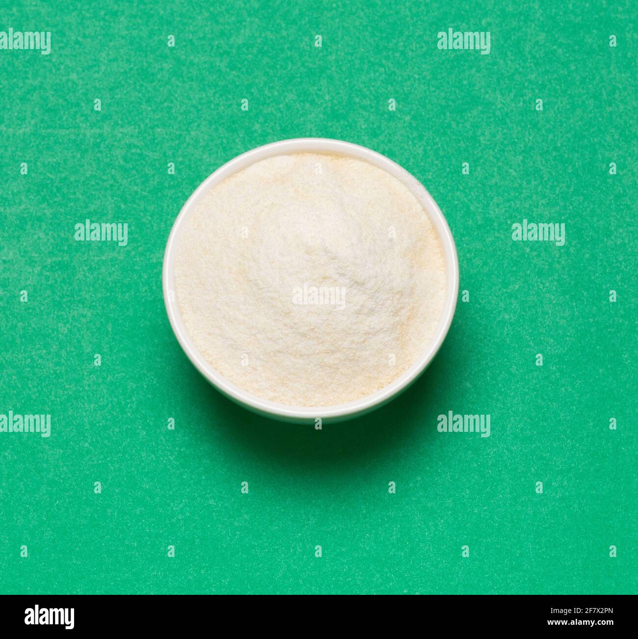 Collagen protein powder - Hydrolyzed. Green background Stock Photo - Alamy