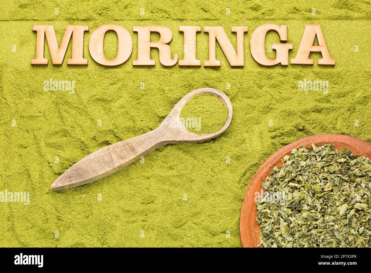 Dry leaves and moringa powder - Moringa oleifera Stock Photo - Alamy