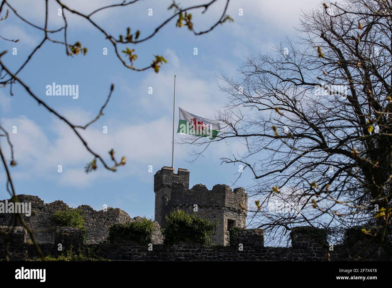 Cardiff, Wales, UK. 10th Apr, 2021. A Wales flag at Cardiff Castle ...