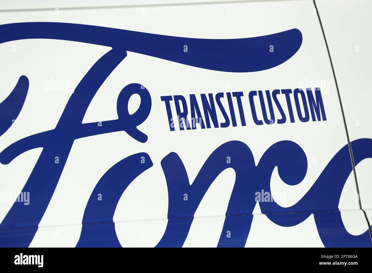 Ford signs hi-res stock photography and images - Alamy