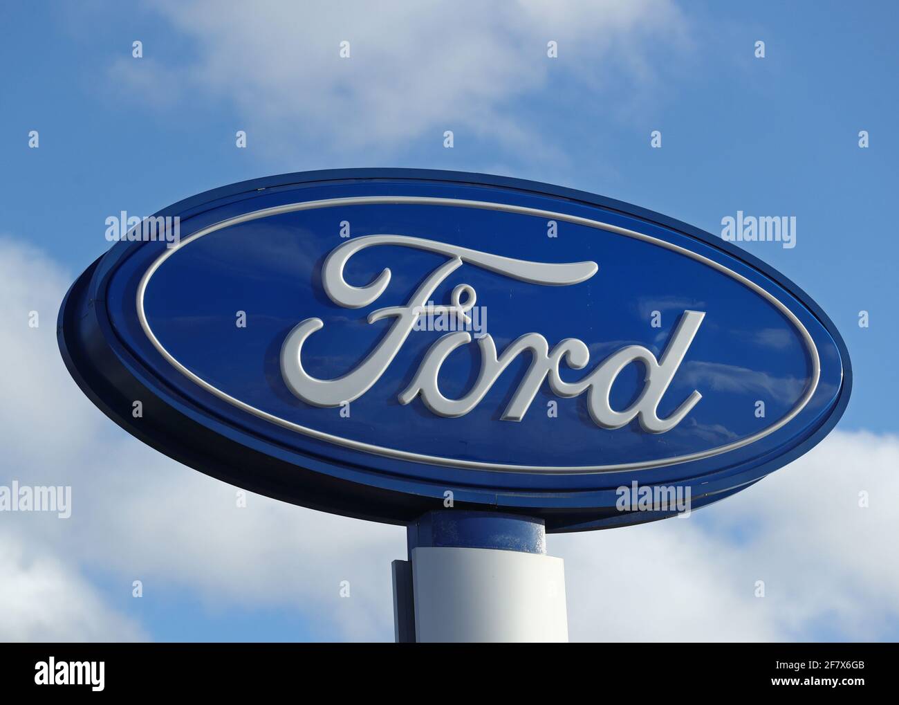Ford signs hi-res stock photography and images - Alamy