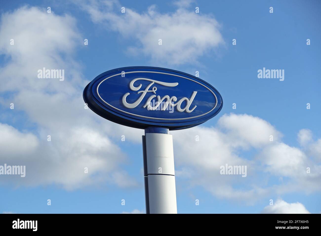 Ford signs at a car shop in a city Stock Photo - Alamy