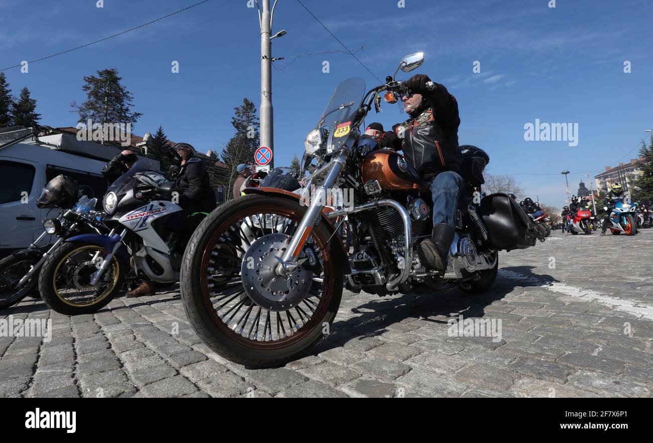 Rolling motorcycle hi-res stock photography and images - Alamy