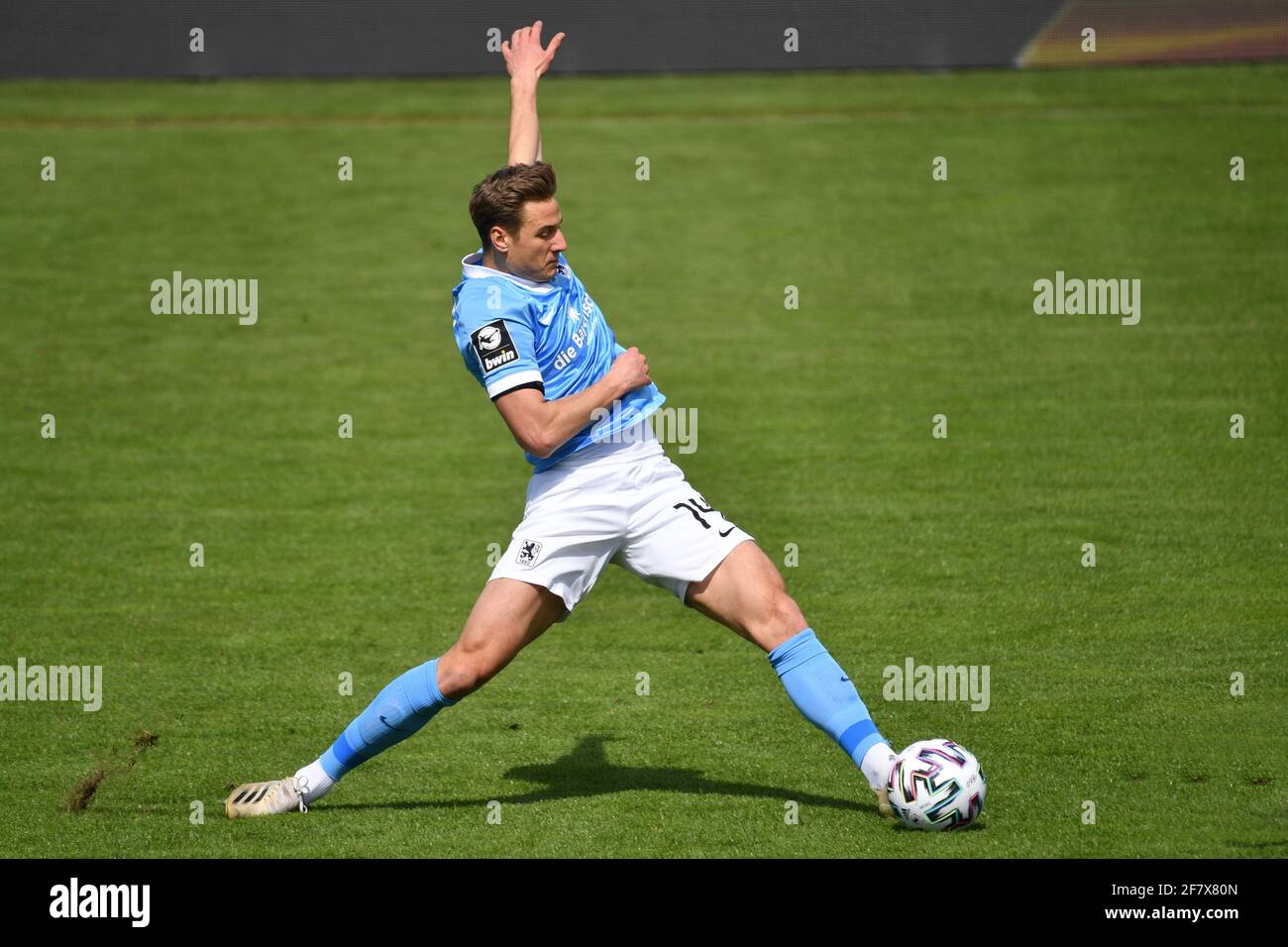 Dennis DRESSEL (TSV Munich 1860) on the ball, action, single action ...