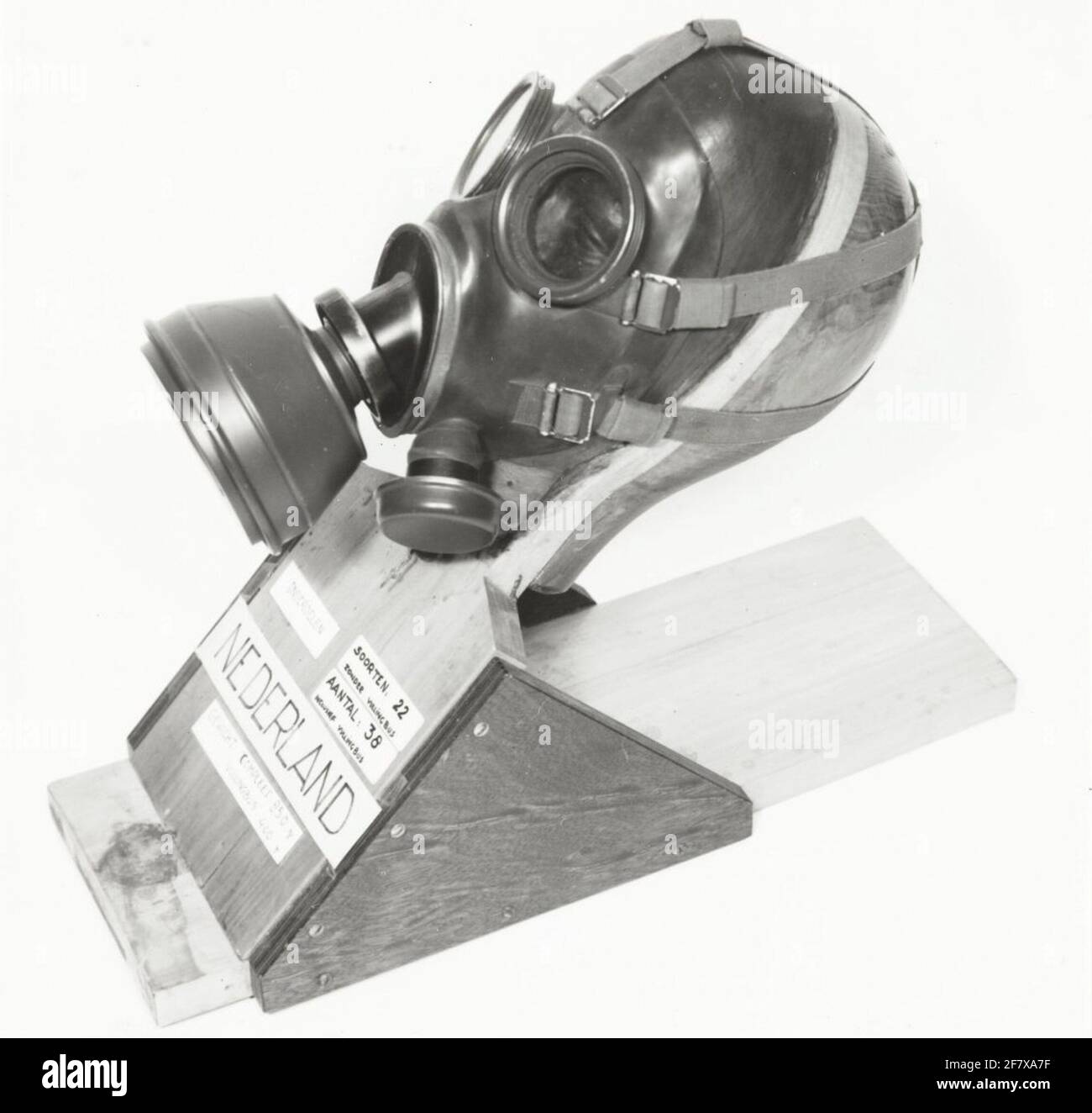 Dutch gas mask from approximately the period 1955-1965 Museum ...