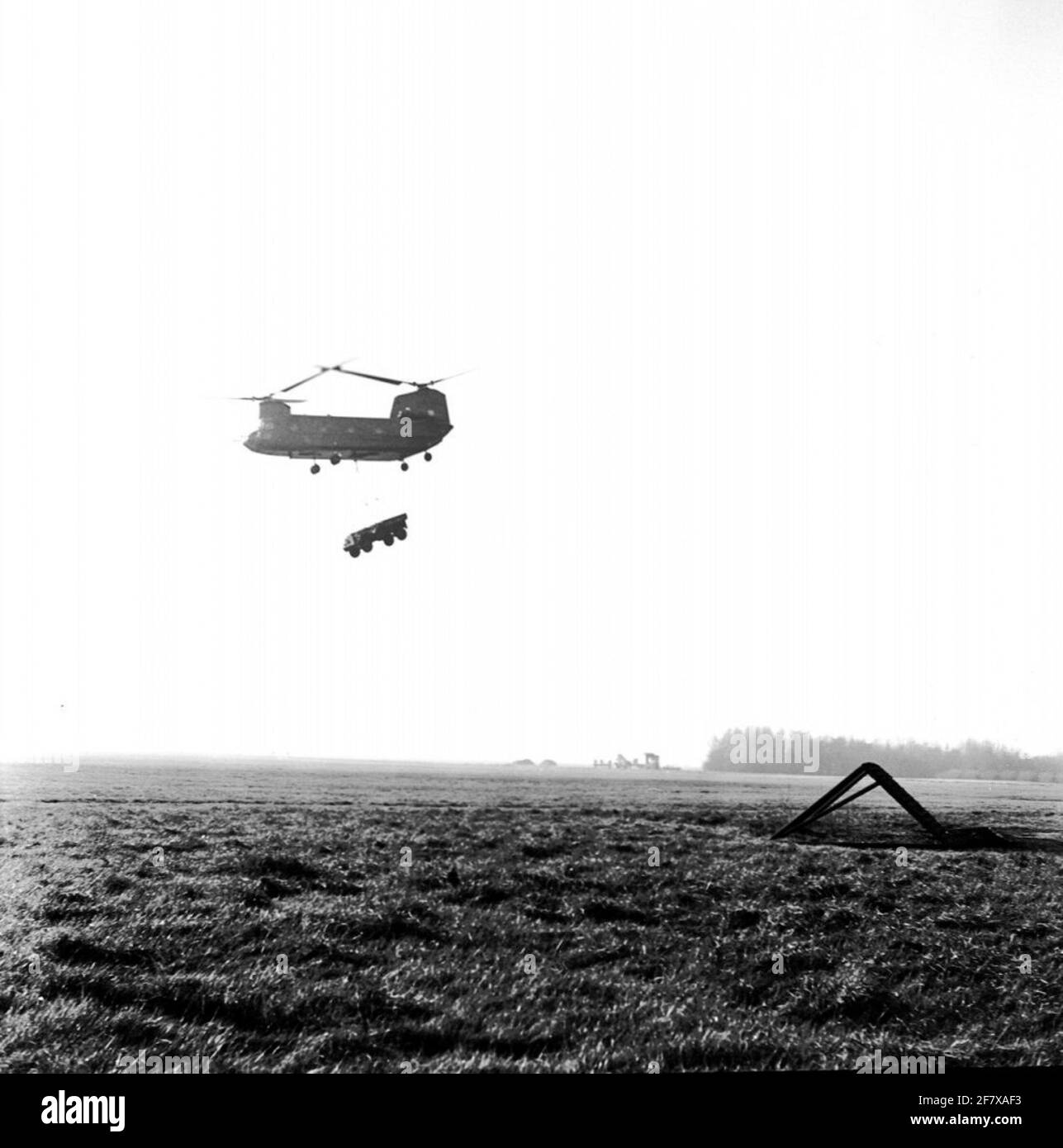 Chinook helicopter Black and White Stock Photos & Images - Alamy