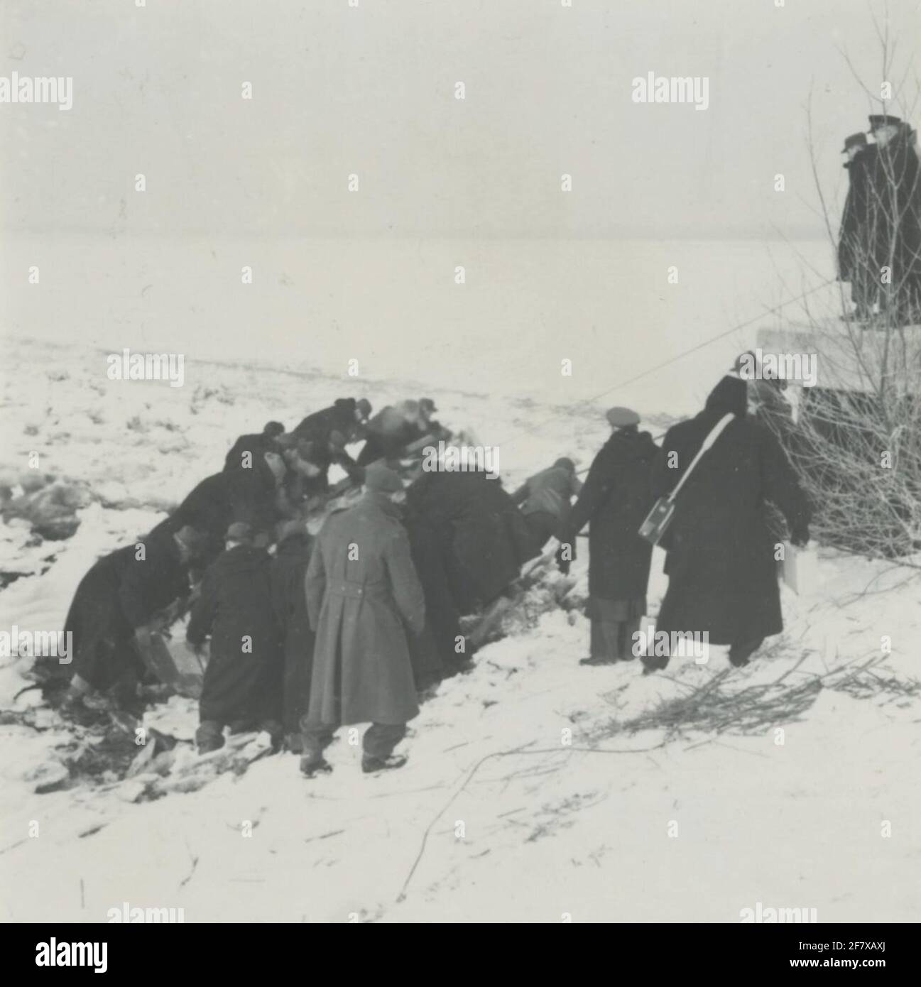 Assistance by soldiers during extreme winter conditions in the ...