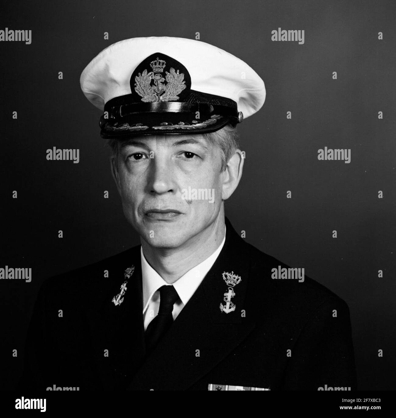 Commander (CDT.) Marine Kazerne Willemsoord (MKWD) Captain at sea (KTZ ...