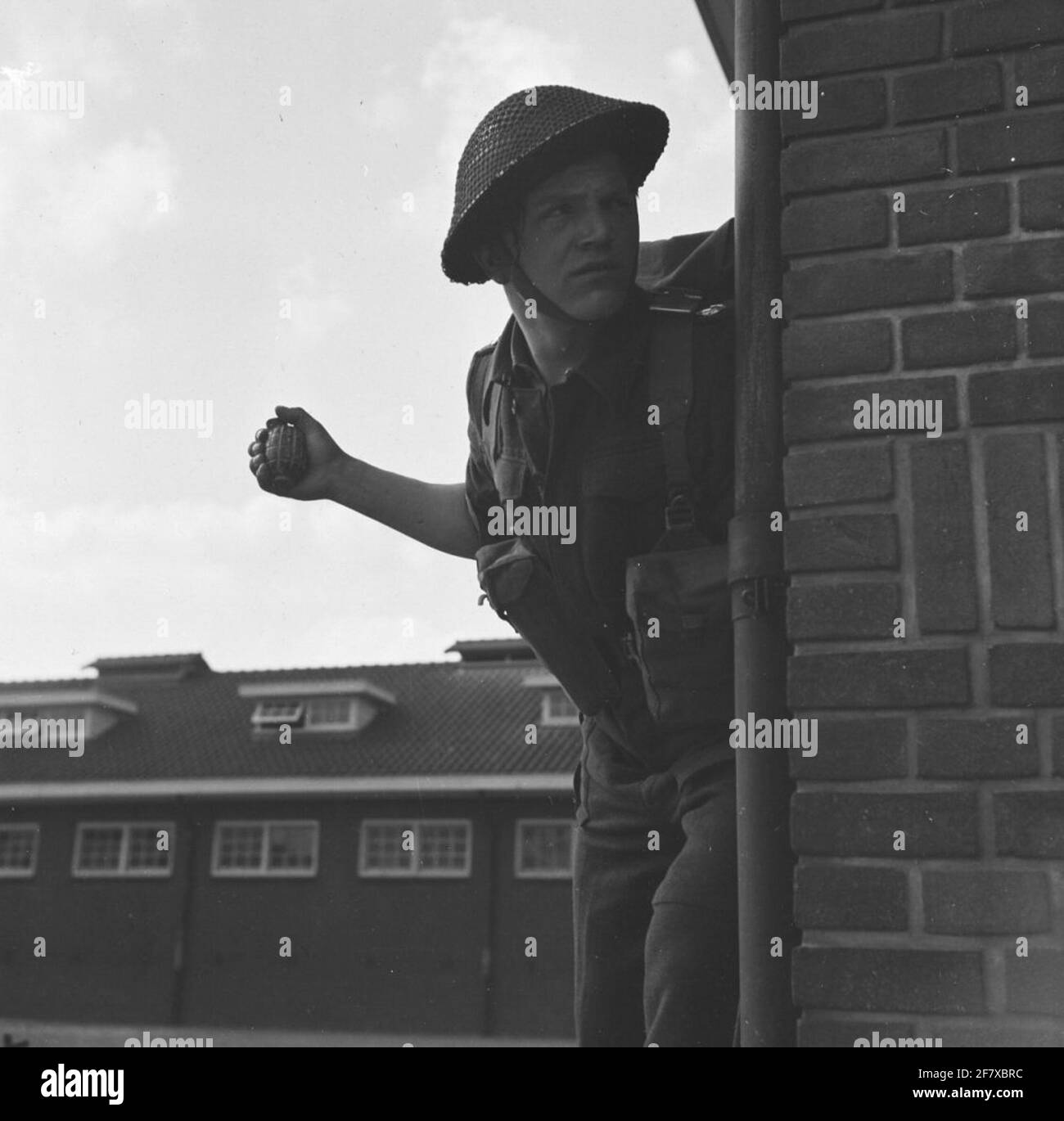 Hand grenade practice hi-res stock photography and images - Alamy