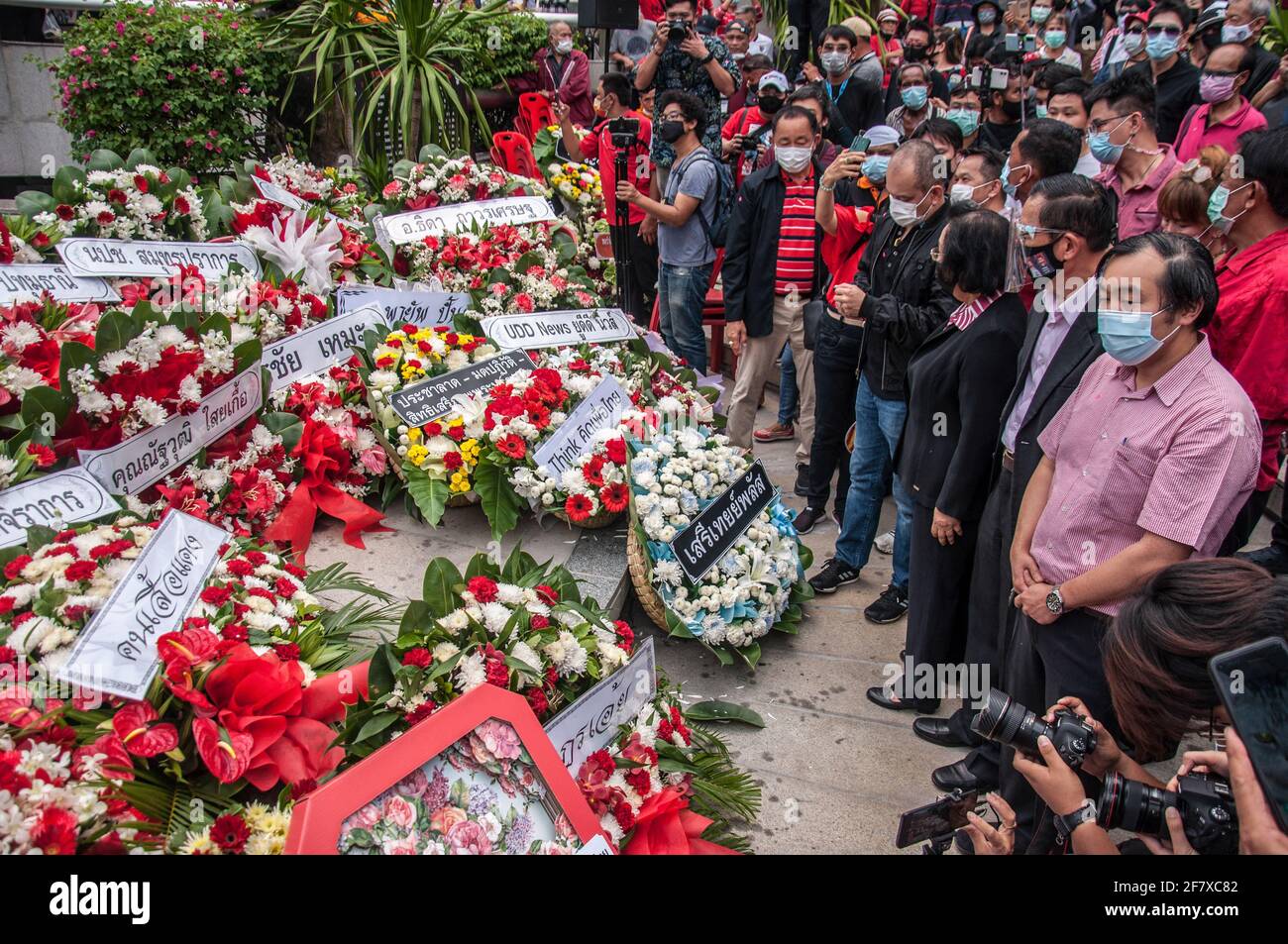 People lay wreath and flowers during the 11st anniversary of 2010 April ...