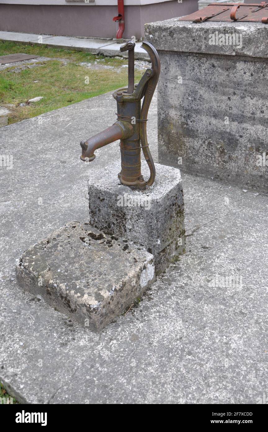 Old fashioned hand water pump hi-res stock photography and images - Alamy