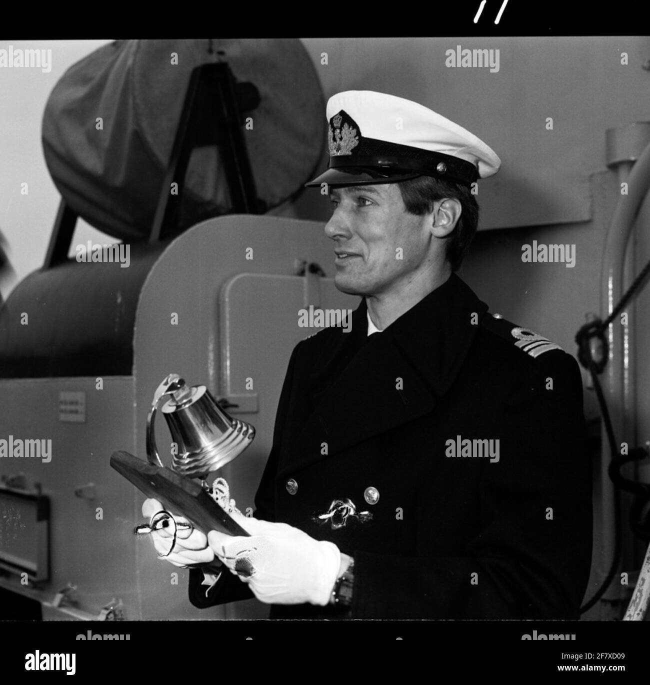 Command transfer hr.ms. Wolf van Lieutenant at sea of the 1st class A ...