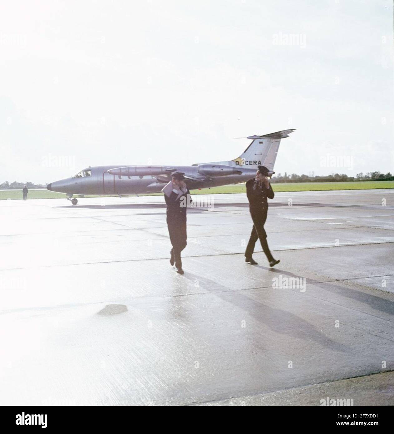 HFB (Hamburger Flugzeugbau) 320 Hansa Jet (a factory copy) to the taxi ...