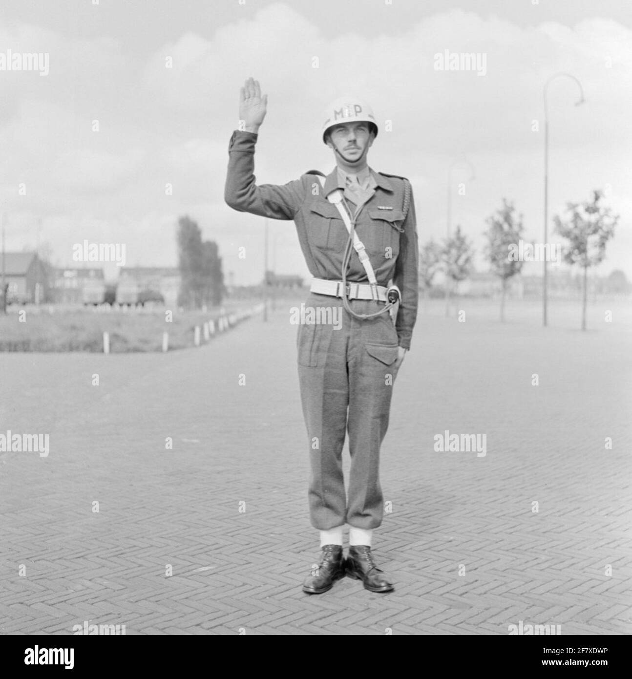 Marines Uniform Corps. Corporal in Tenue of the Military Police (MP ...