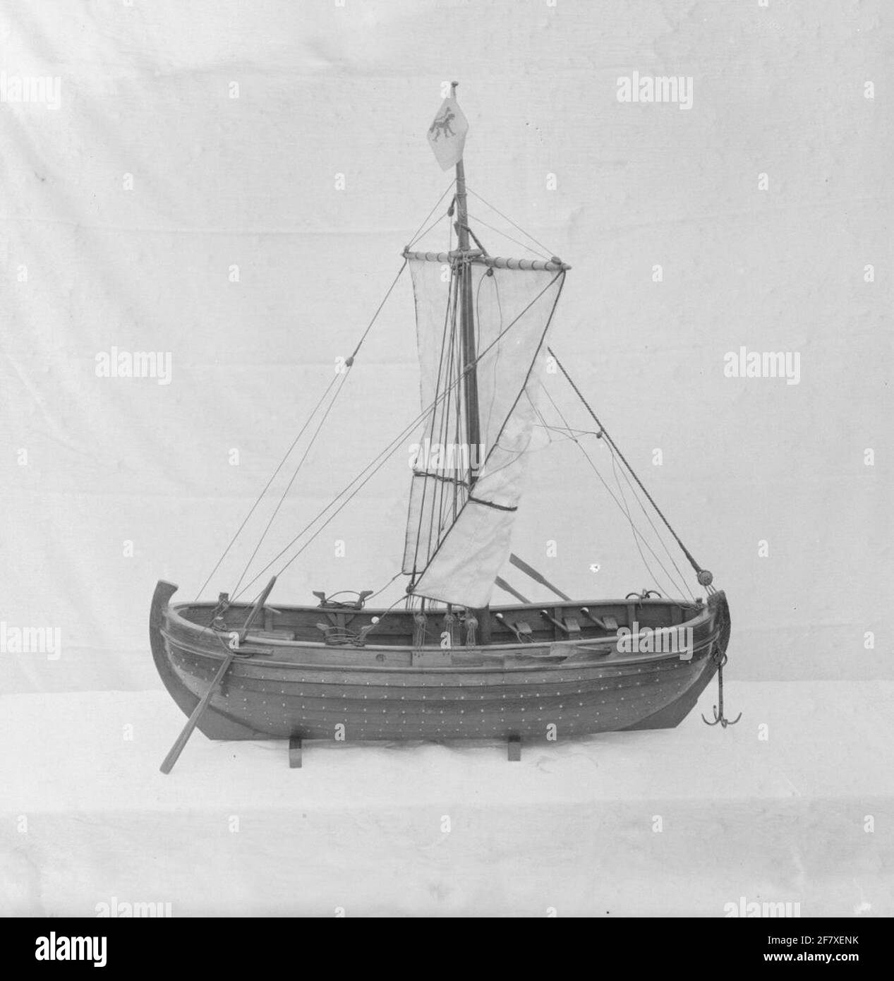 Model of an early-medieval (Western Europe) cargo sandwich with side ...