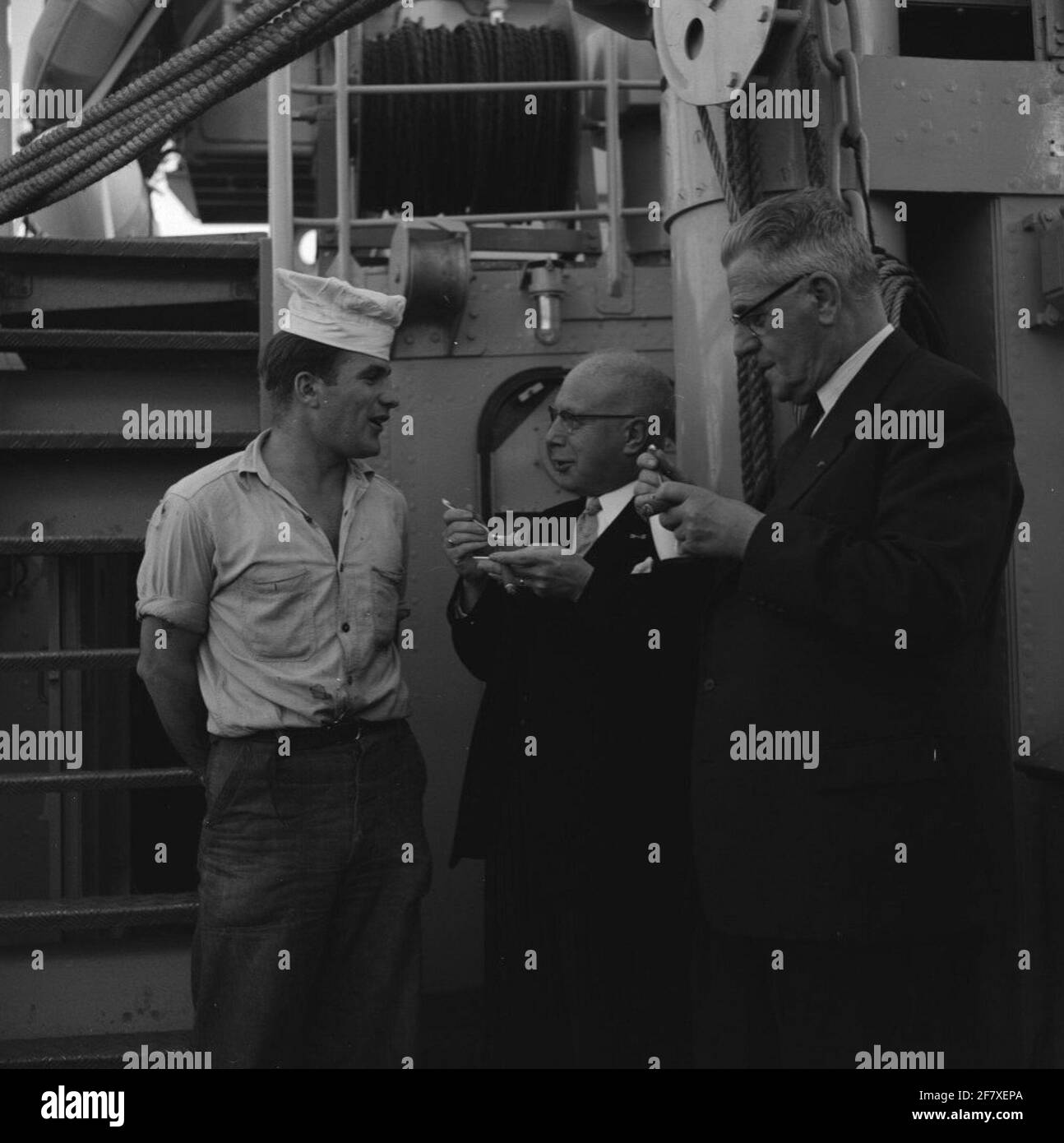 Communication of the mine sweep Hr.Ms. Naaldwijk (M 809) In December ...