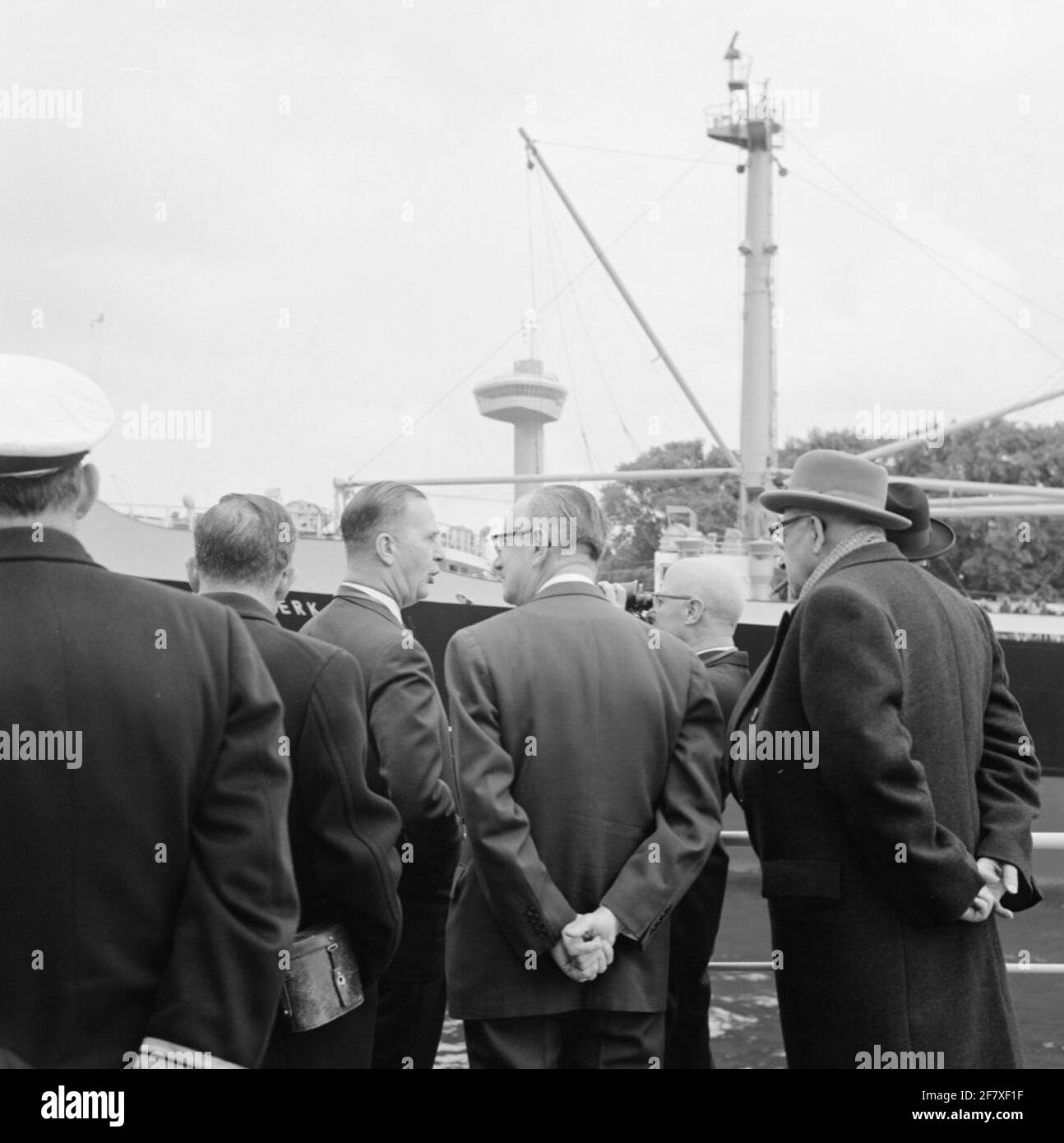 On starboard Black and White Stock Photos & Images - Alamy