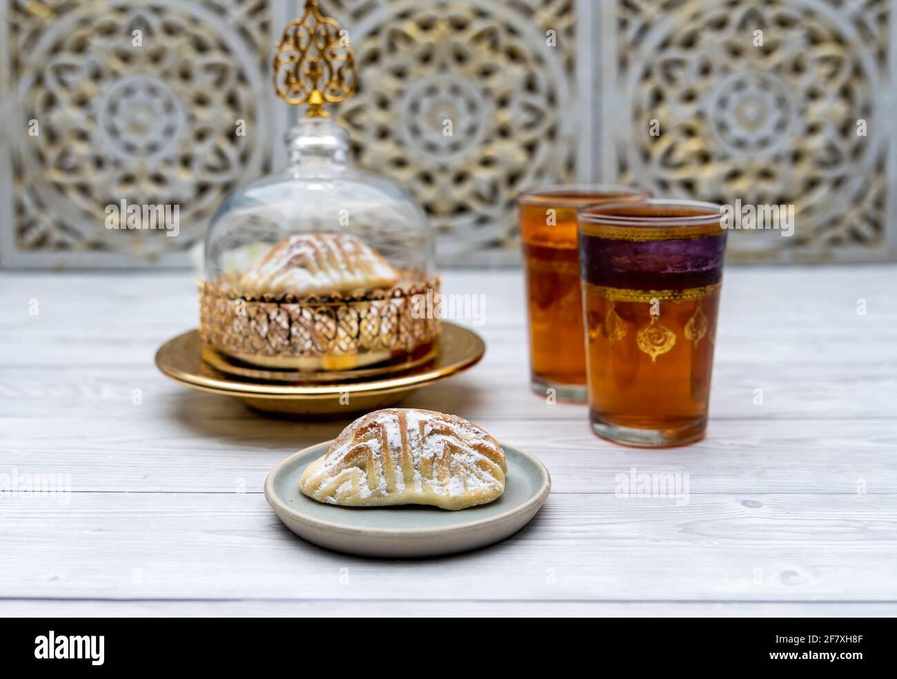 Desserts Eid al-Fitr, Kahk (Eid Cookies) Arabic filled Pistachio or nut ...