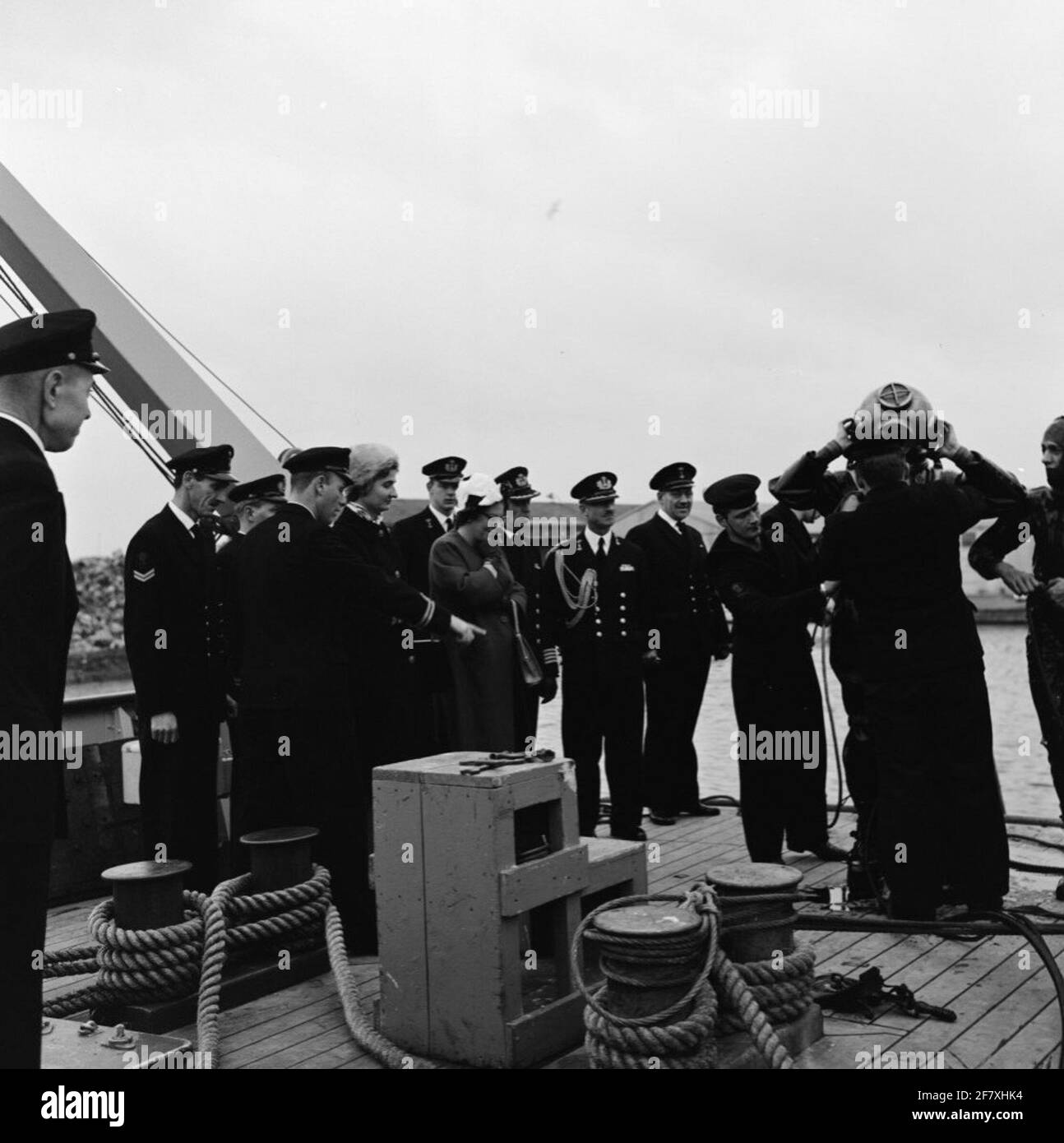 Royal navy diver 196* hi-res stock photography and images - Alamy