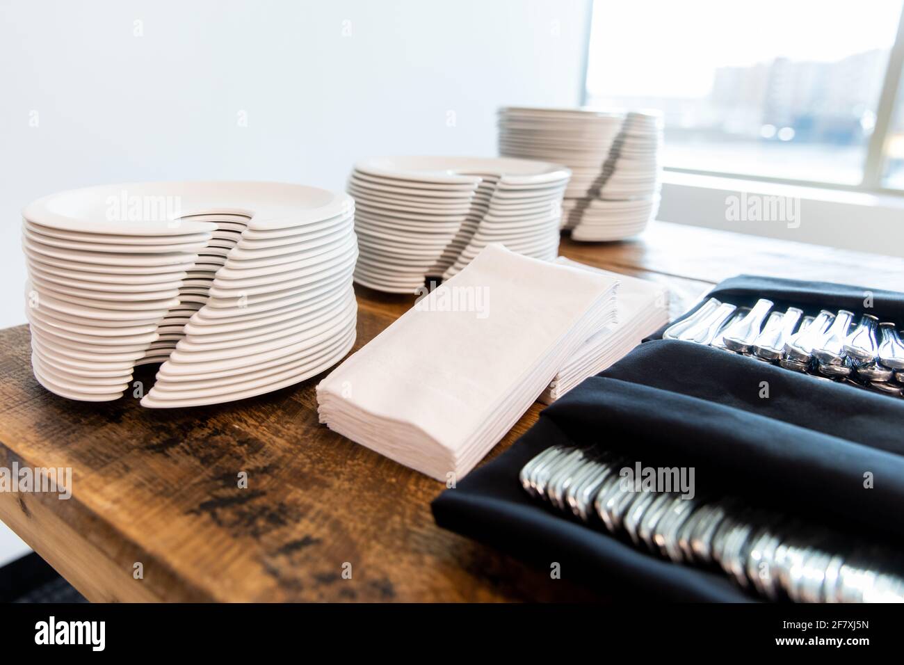 pile of plates ready to be used at an event Stock Photo - Alamy