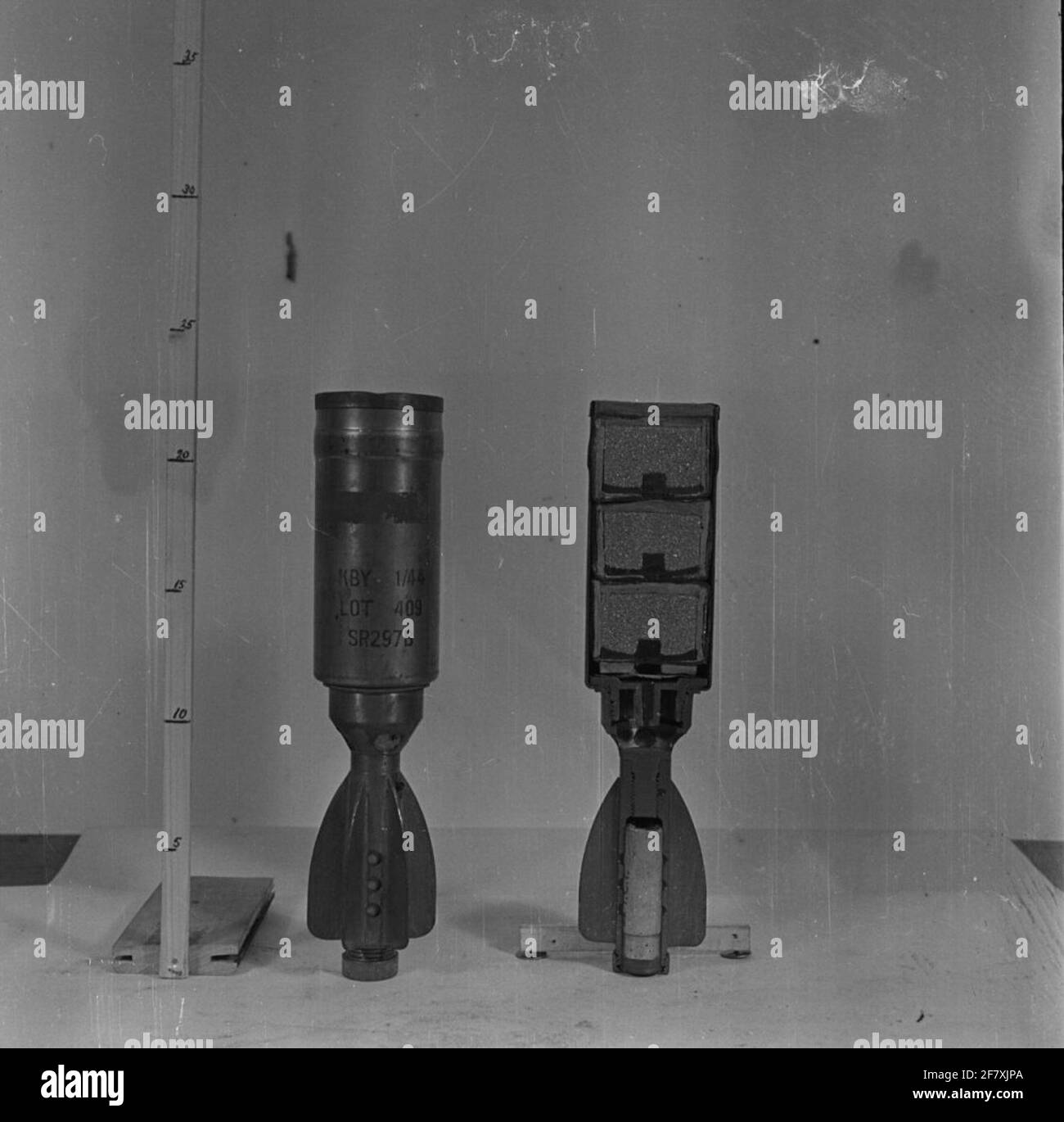 Artillery shell cross section hi-res stock photography and images - Alamy