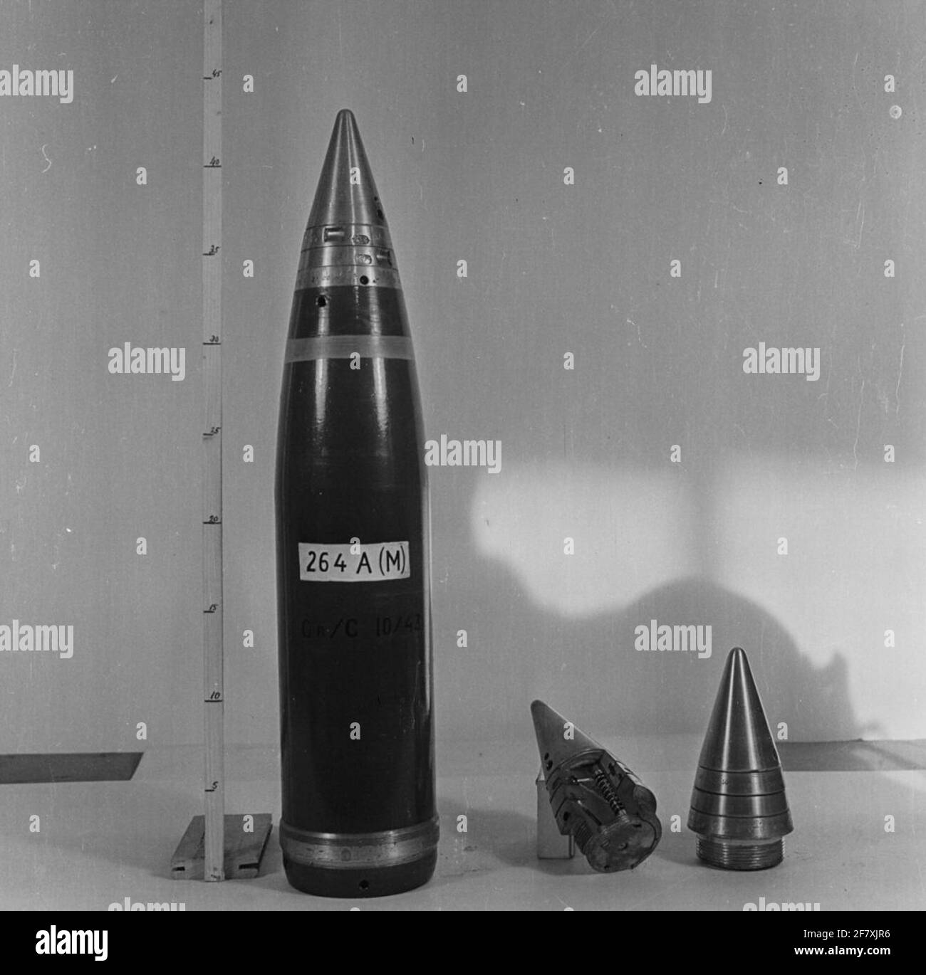 Grenade head containing the inflammatory mechanism and the explosive ...