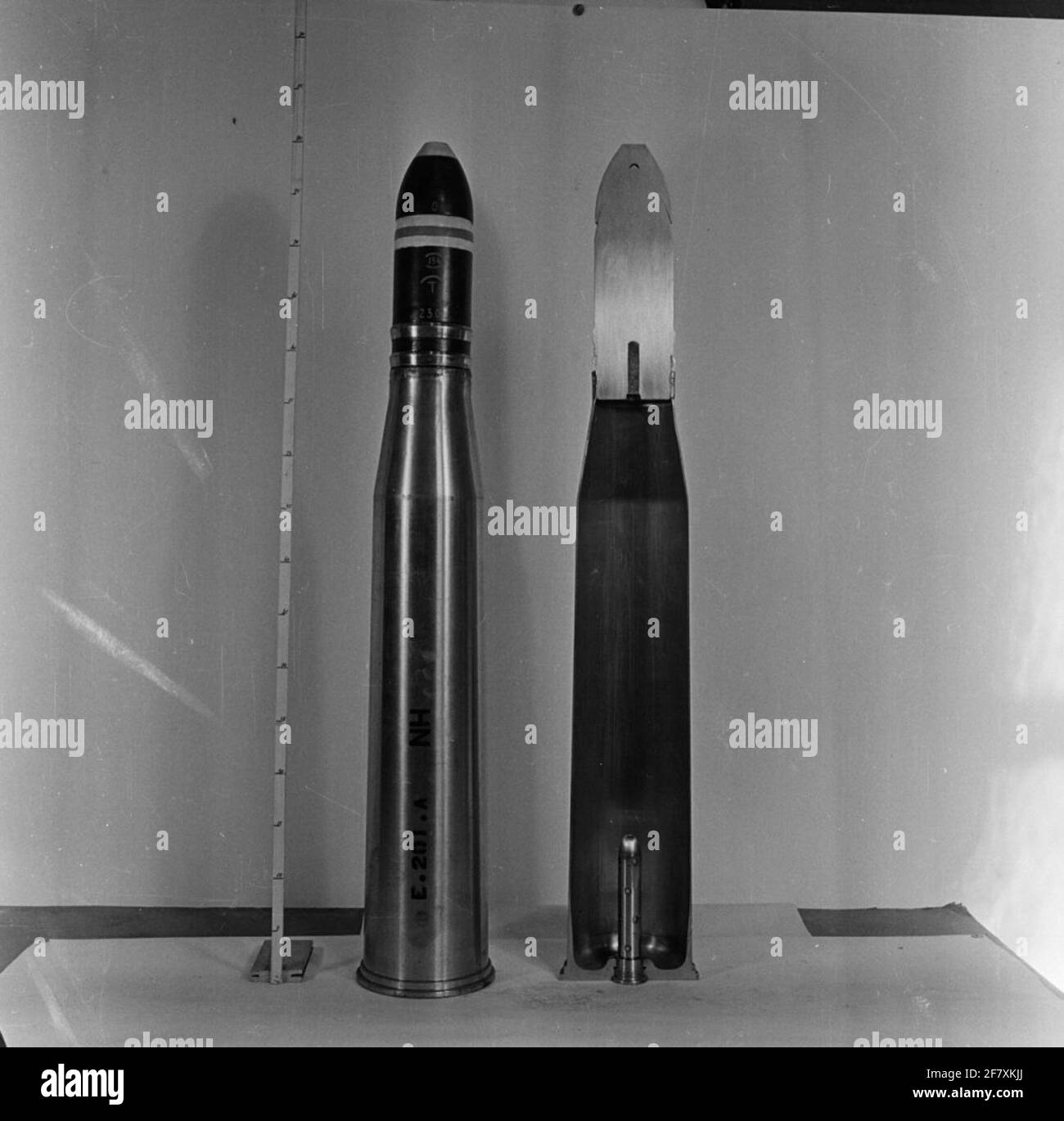 Armor piercing capped ballistic cap hi-res stock photography and images ...