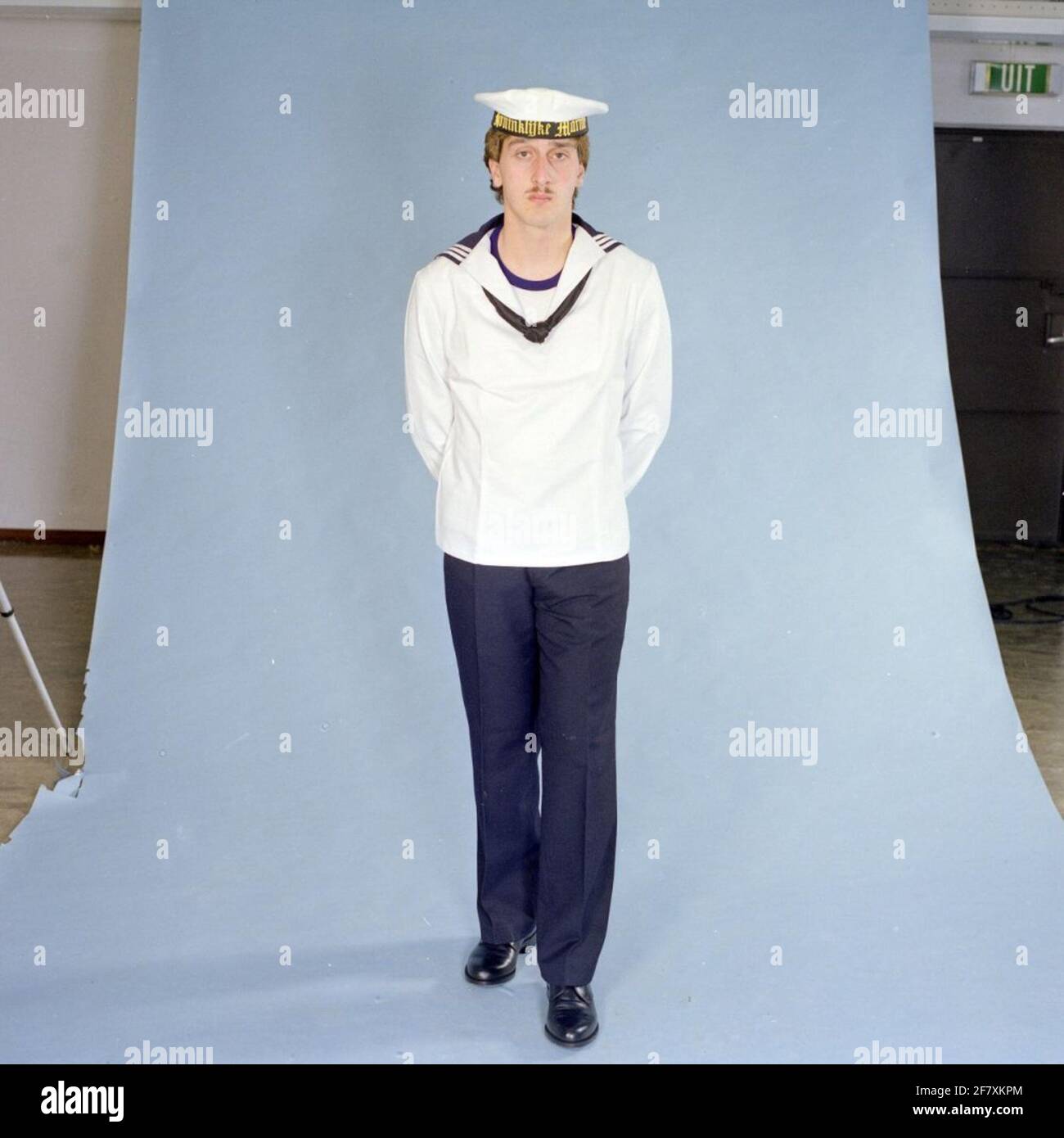 Black and white bath hi-res stock photography and images - Alamy