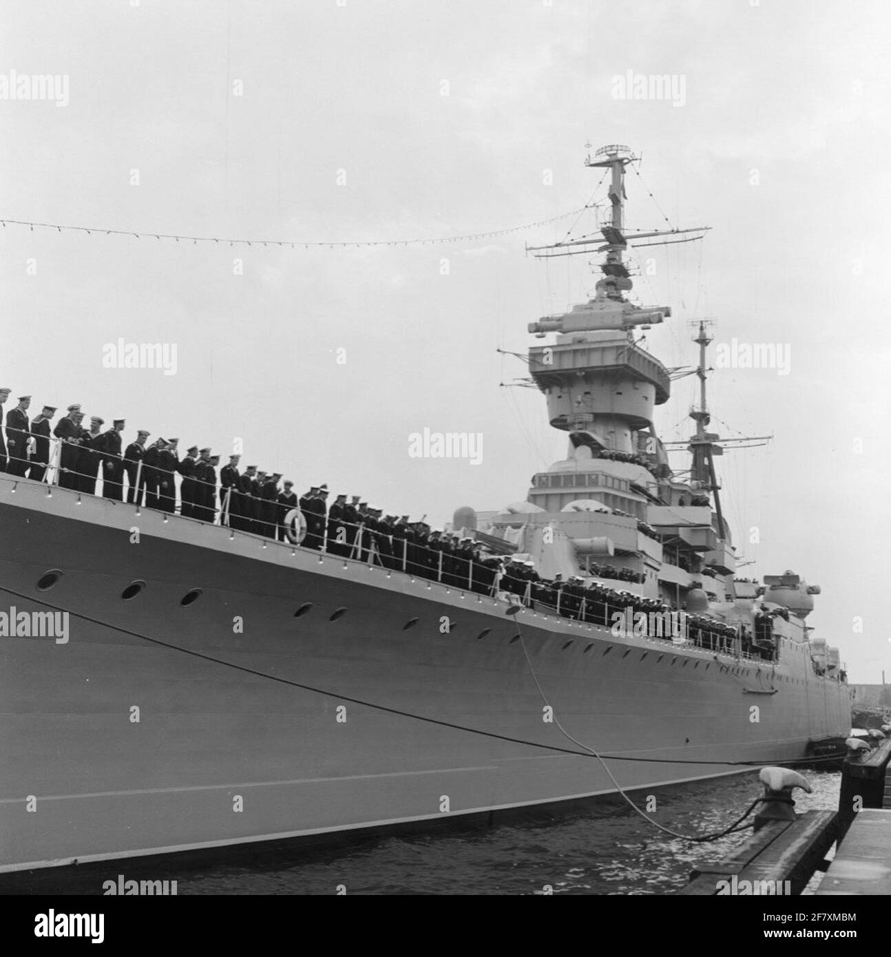 A Russian narrow part, including the Cruiser Sverdlov (photo), visits ...