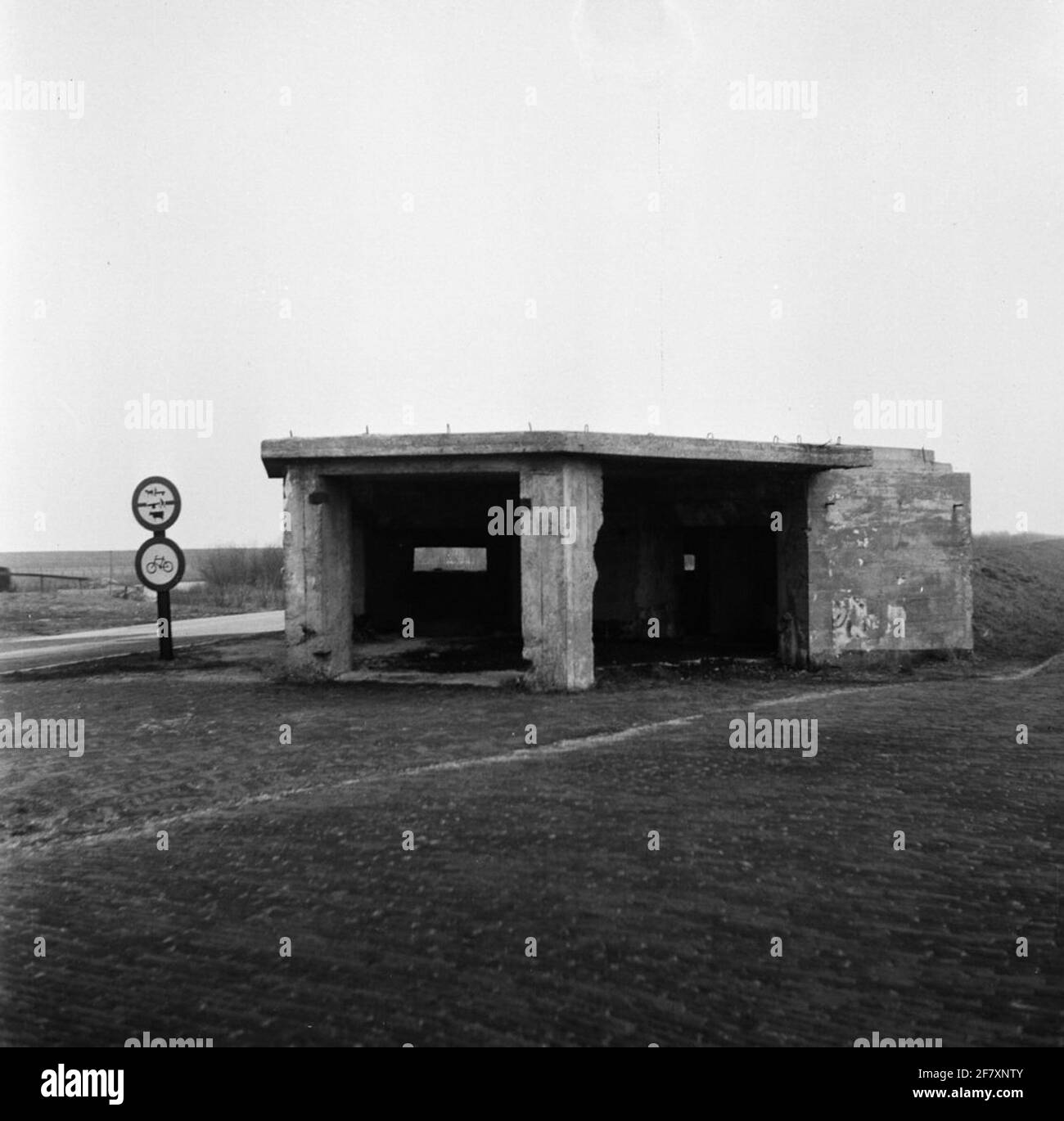 Part world war coastal Black and White Stock Photos & Images - Alamy