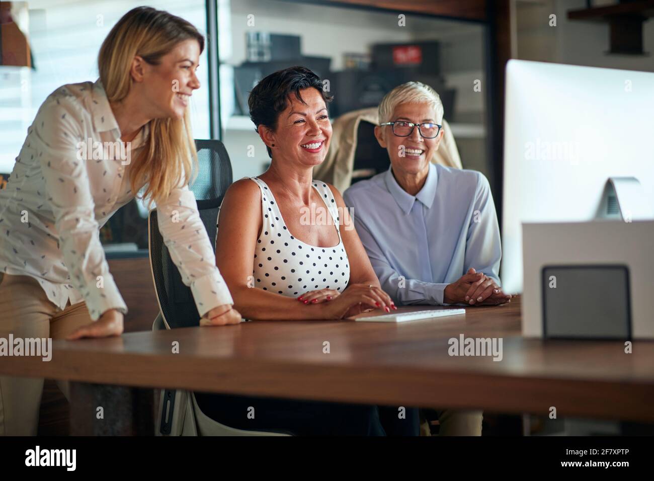 Group people watching computer screen hi-res stock photography and ...
