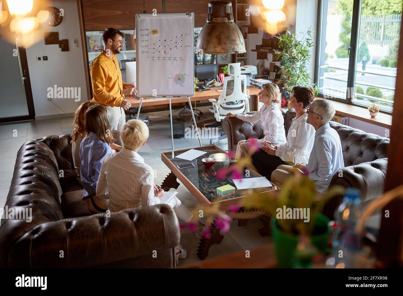 Women senior leader panel hi-res stock photography and images - Alamy