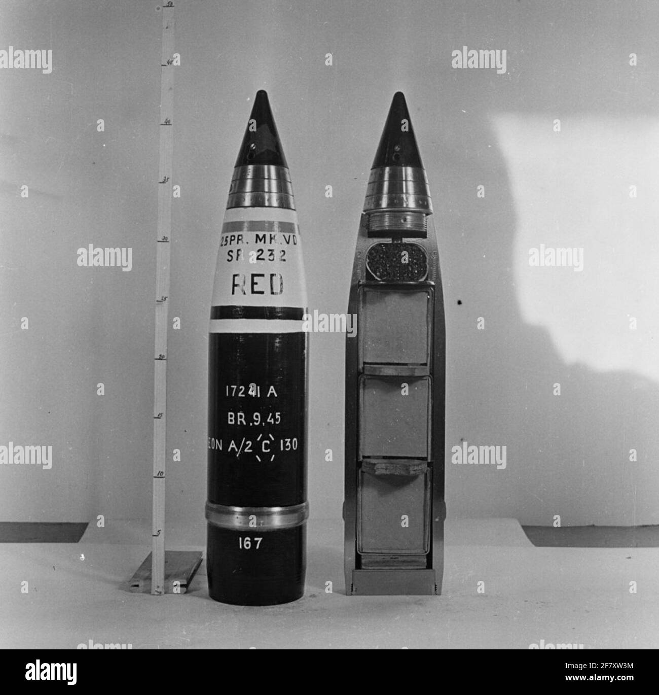 Grenade head containing the inflammatory mechanism and the explosive ...