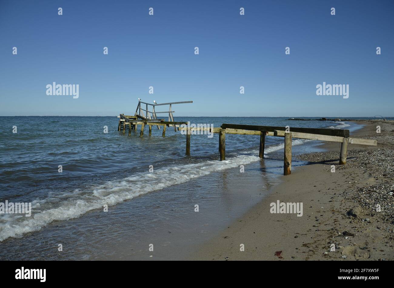 Beach in Heiligenhafen with sea view and old rotten wooden jetty Stock ...
