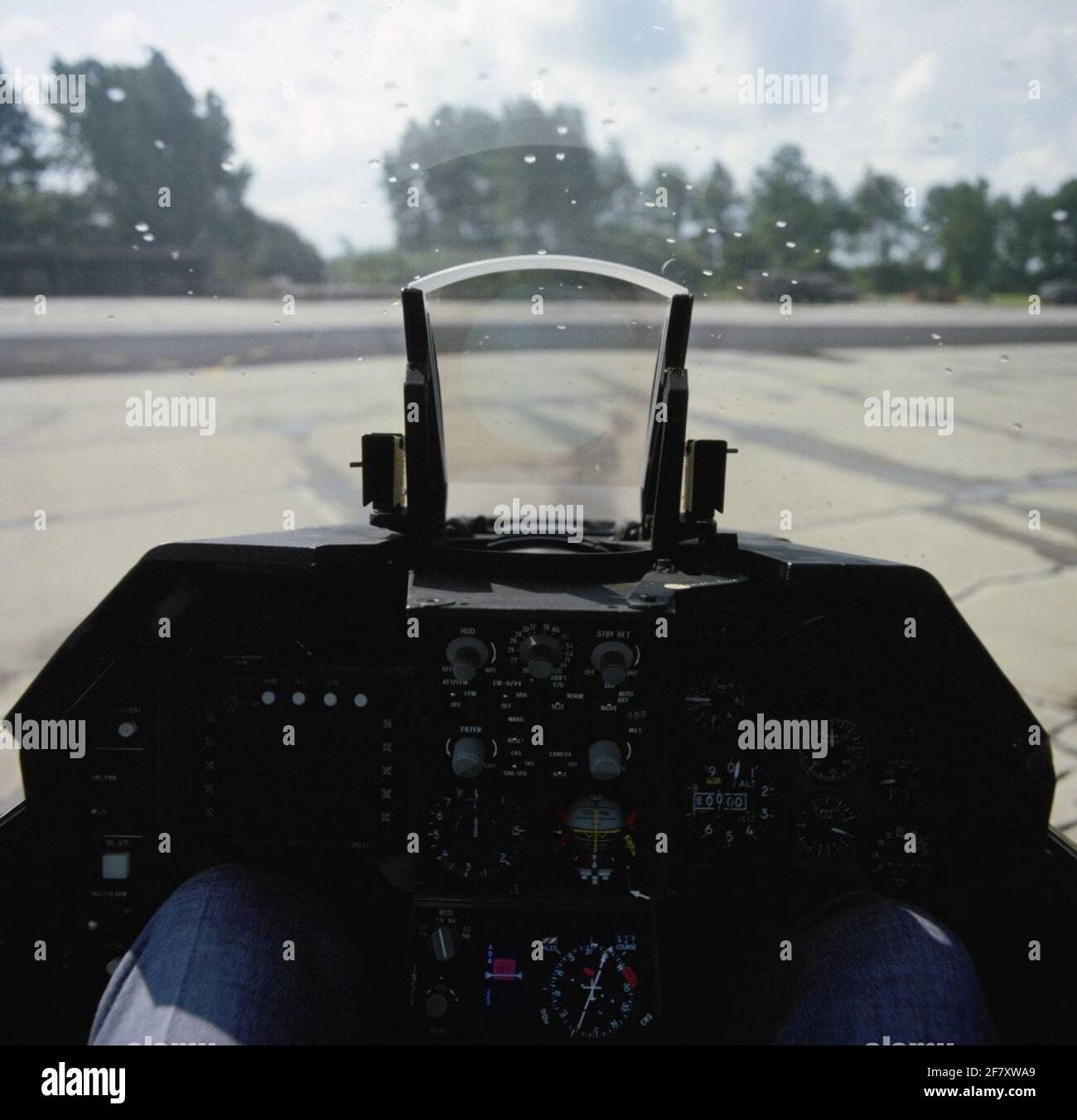 View from the cockpit of a General Dynamics F-16A Stock Photo - Alamy