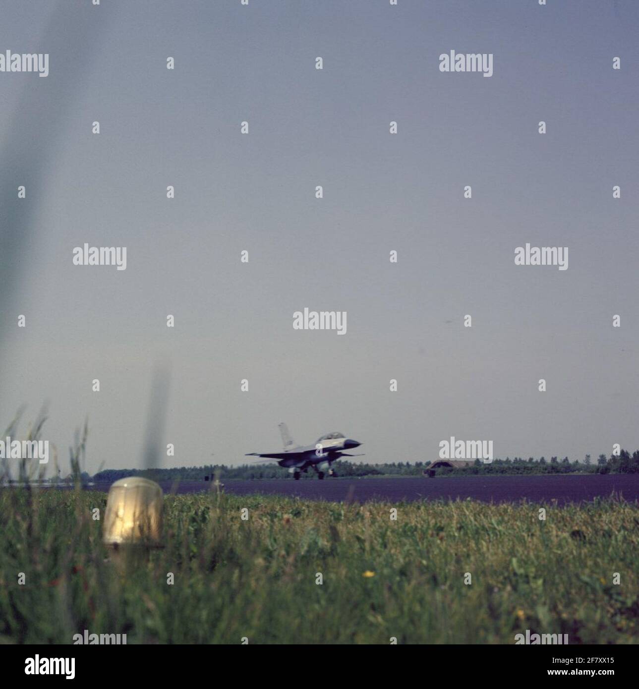 General dynamics flyer hi-res stock photography and images - Alamy