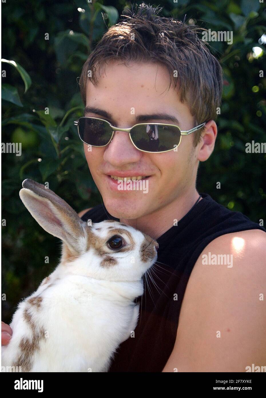17 YEAR OLD SAM LAWRIE WITH SHOW JUMPING RABBIT IVORY PIC MIKE WALKER ...