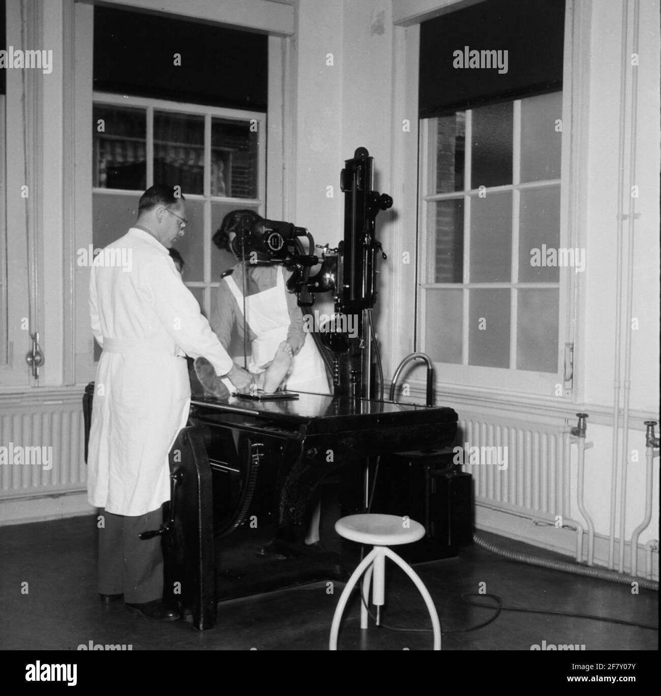 In the military hospital, an X-ray is made from the foot of a patient ...