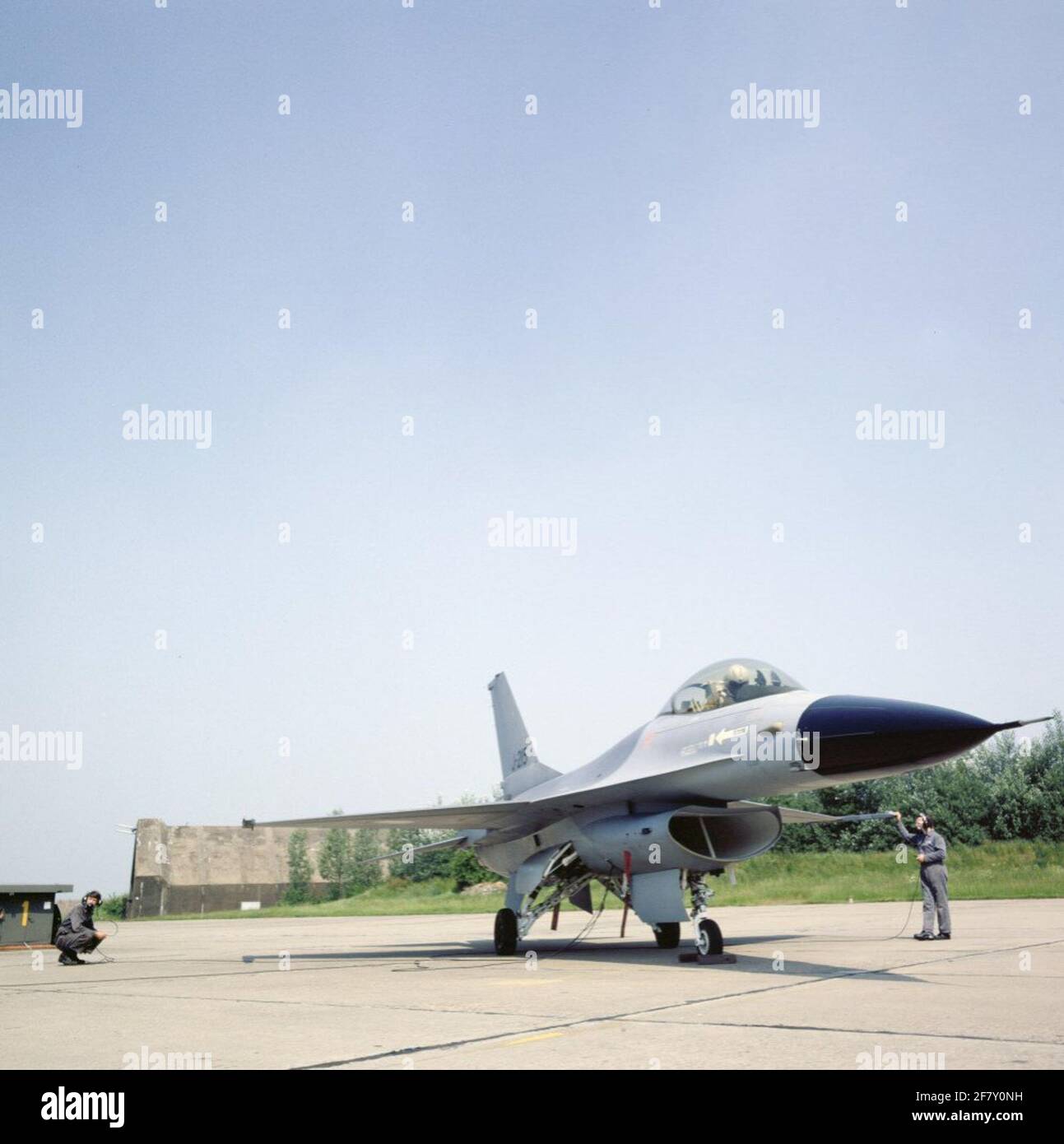 General dynamics flyer hi-res stock photography and images - Alamy