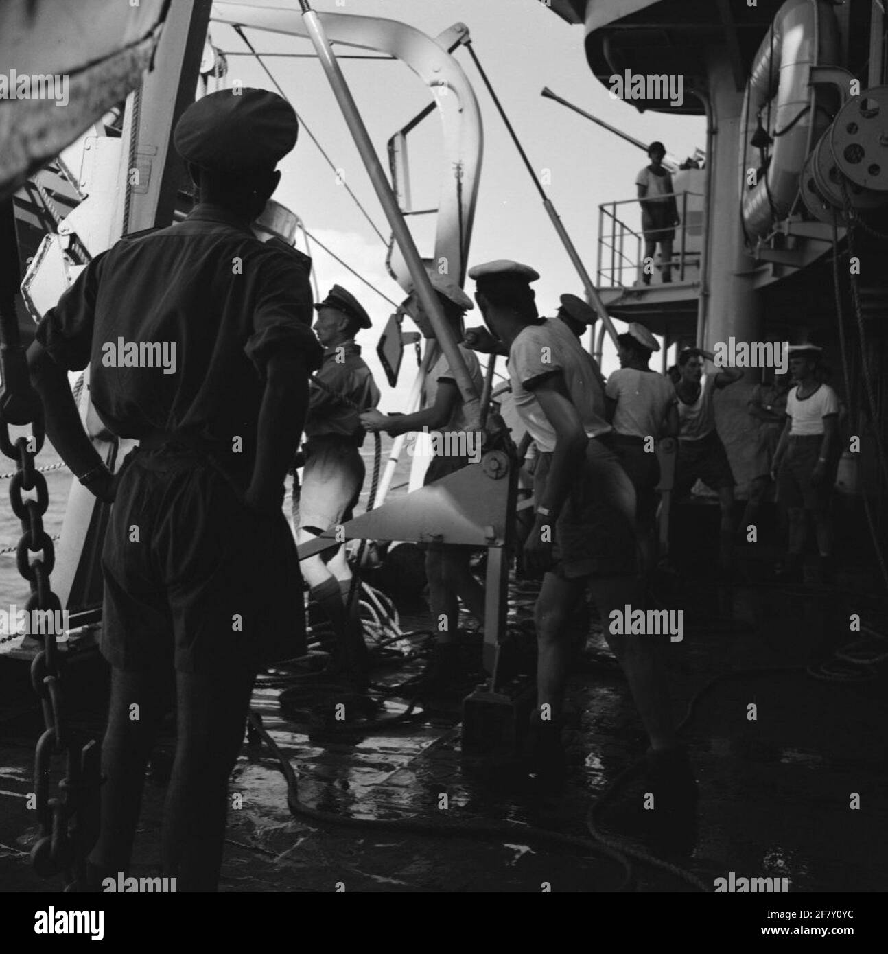 Cruiser Hr.Ms in / rotate Davits A / B. De Ruyter (C 801), October 1955 ...