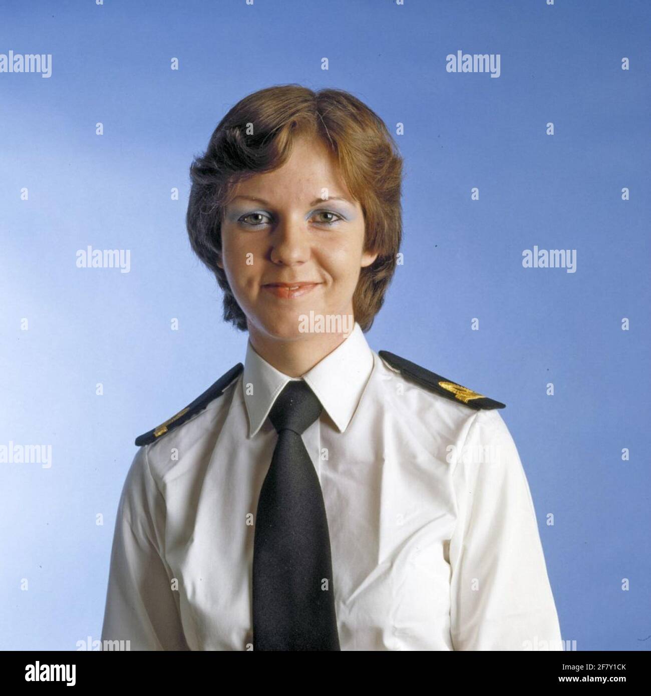 A female lieutenant at sea of 3rd class (LTZ3) in shirt Stock Photo - Alamy