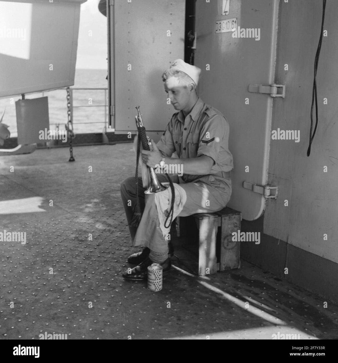 The Tamboer piper a / b from Kruiser Hr.Ms. De Ruyter (C 801) to the ...