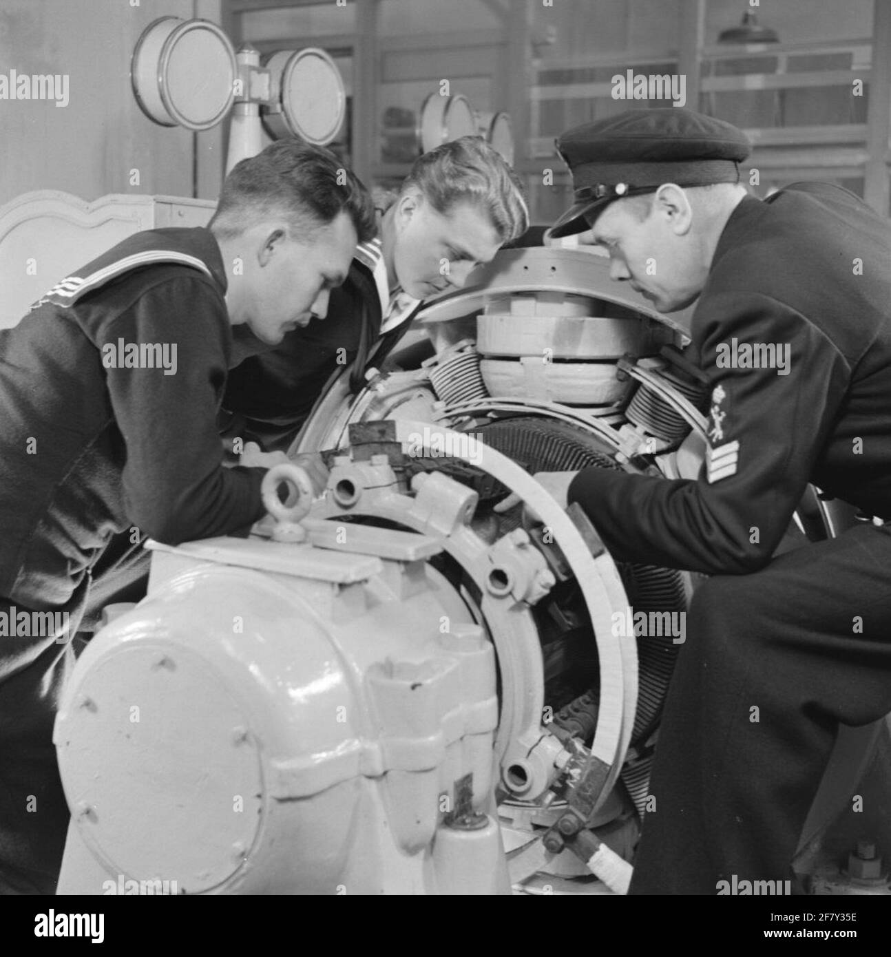 Electrical engineering class Black and White Stock Photos & Images - Alamy