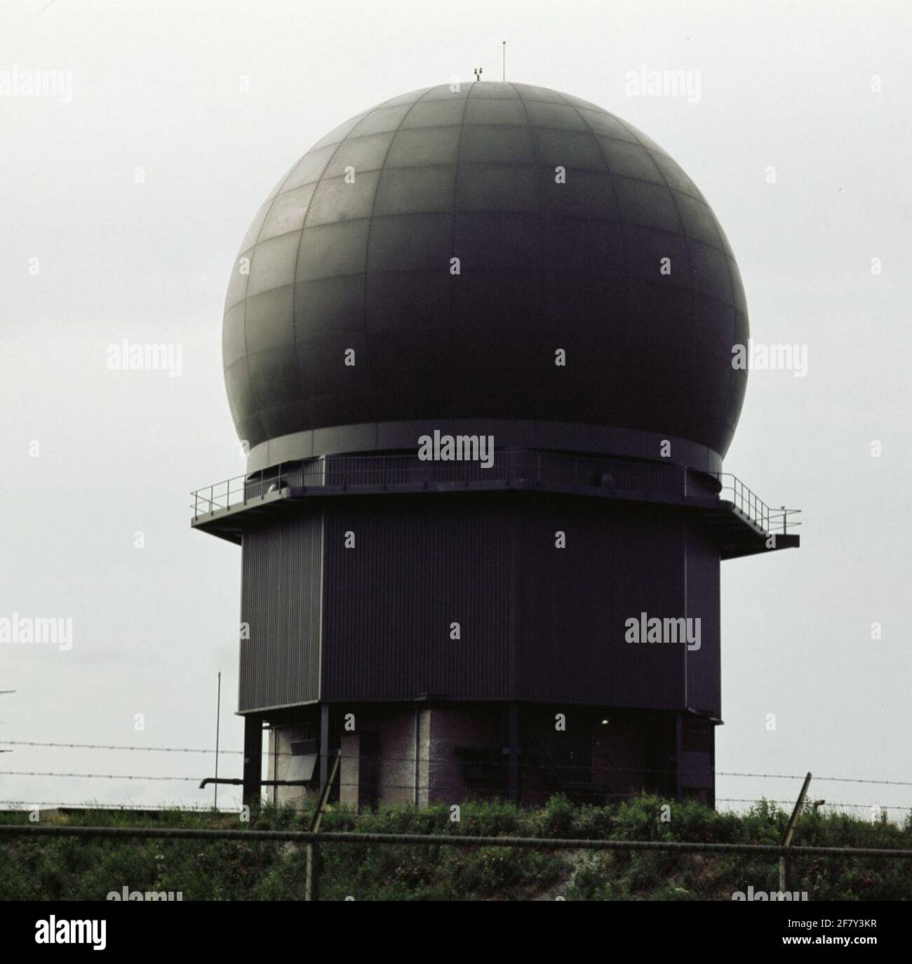 The Medium Power Radar (MPR) taken in 1976 (MPR), an ARES 3-D Radar ...