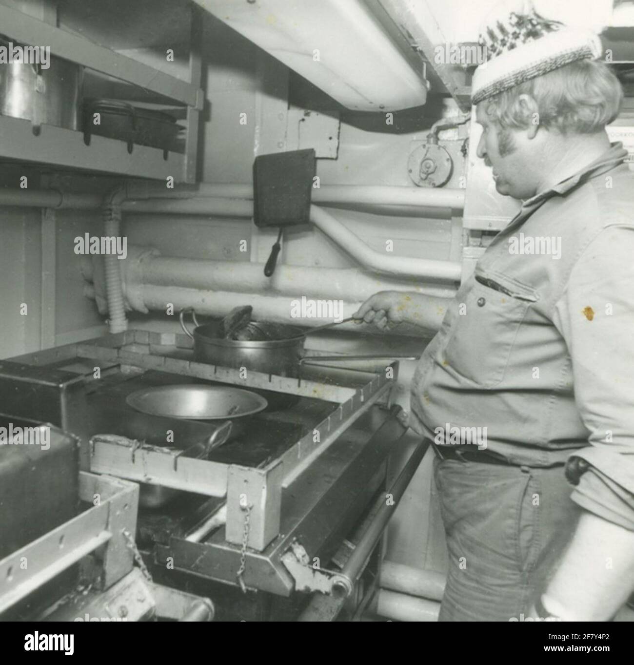 Work in the gambling of Wolf class Frigate HR.MS Jaguar EX US PCE 1609 ...